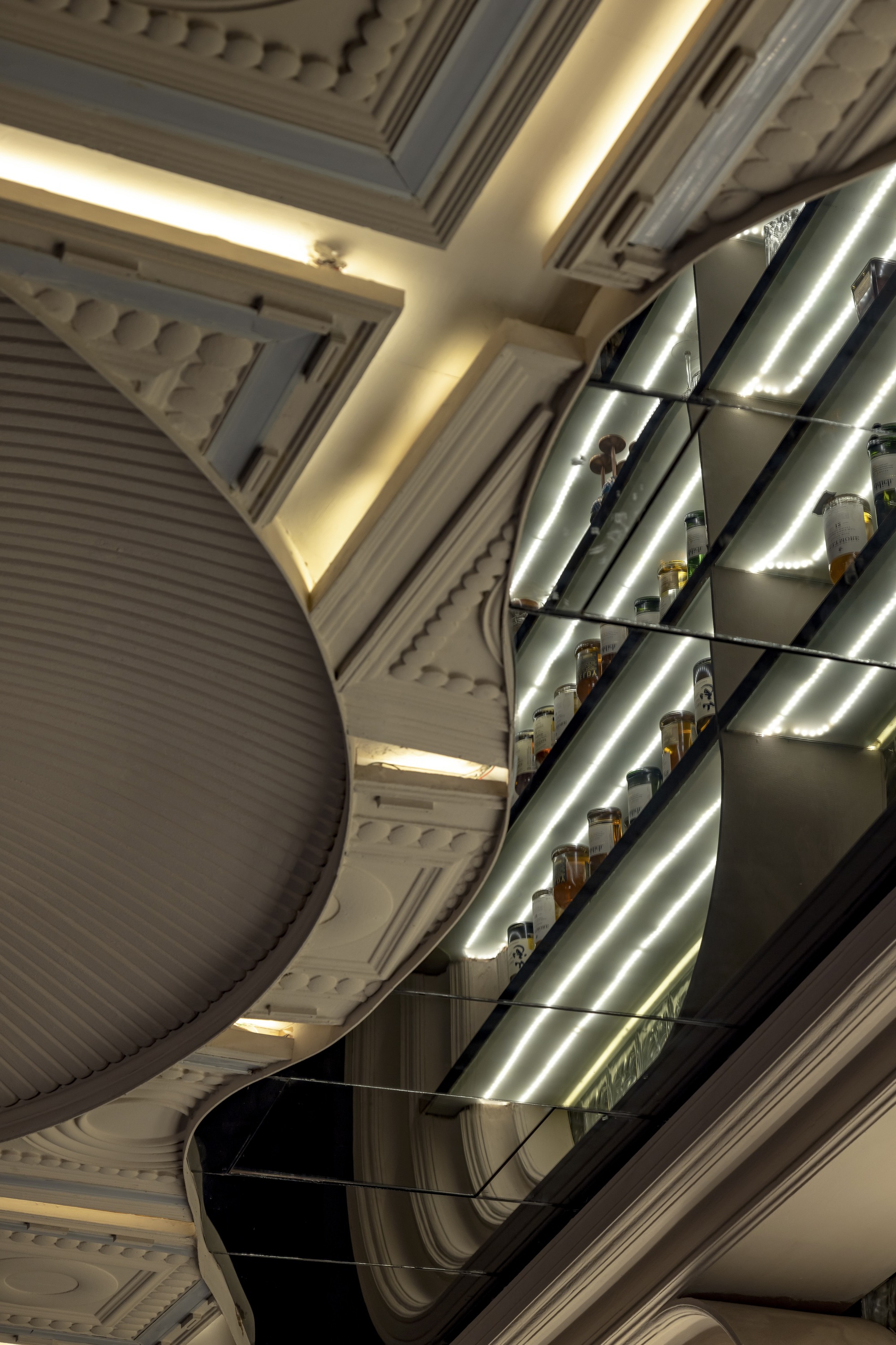 Gallery of Norman Cocktail Bar / Studiio Dangg - 16