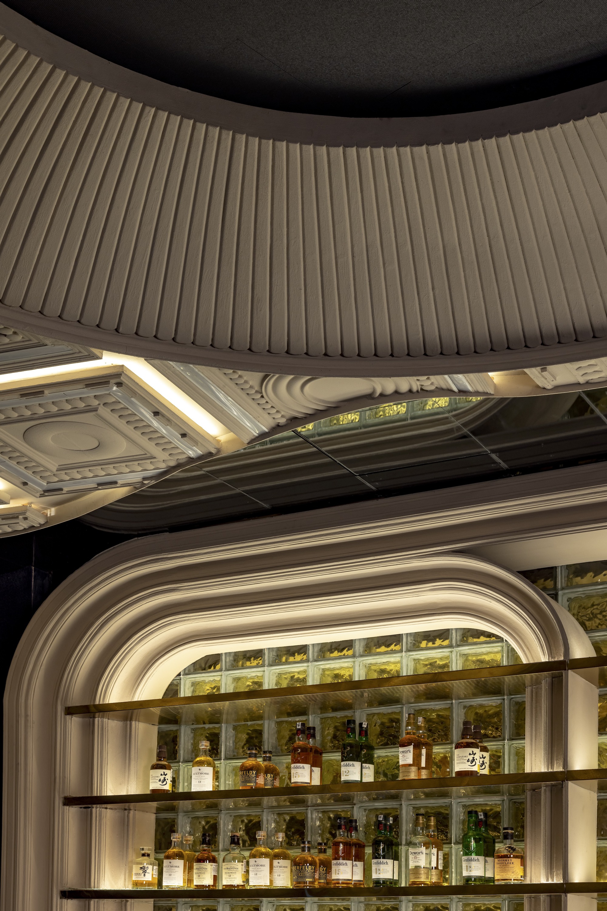 Gallery of Norman Cocktail Bar / Studiio Dangg - 15