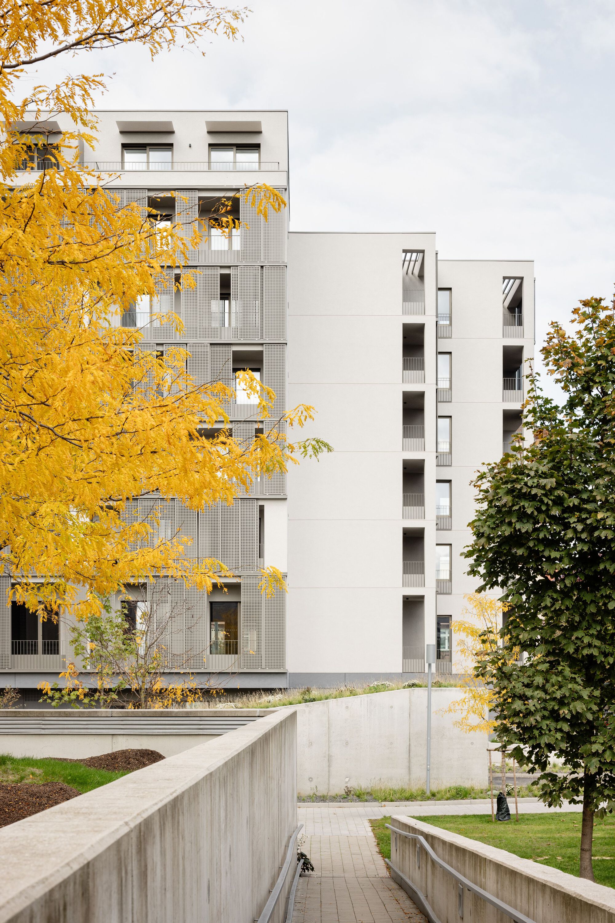 Gallery of Mixed-Use Building B10 / Sadovsky & Architects ...