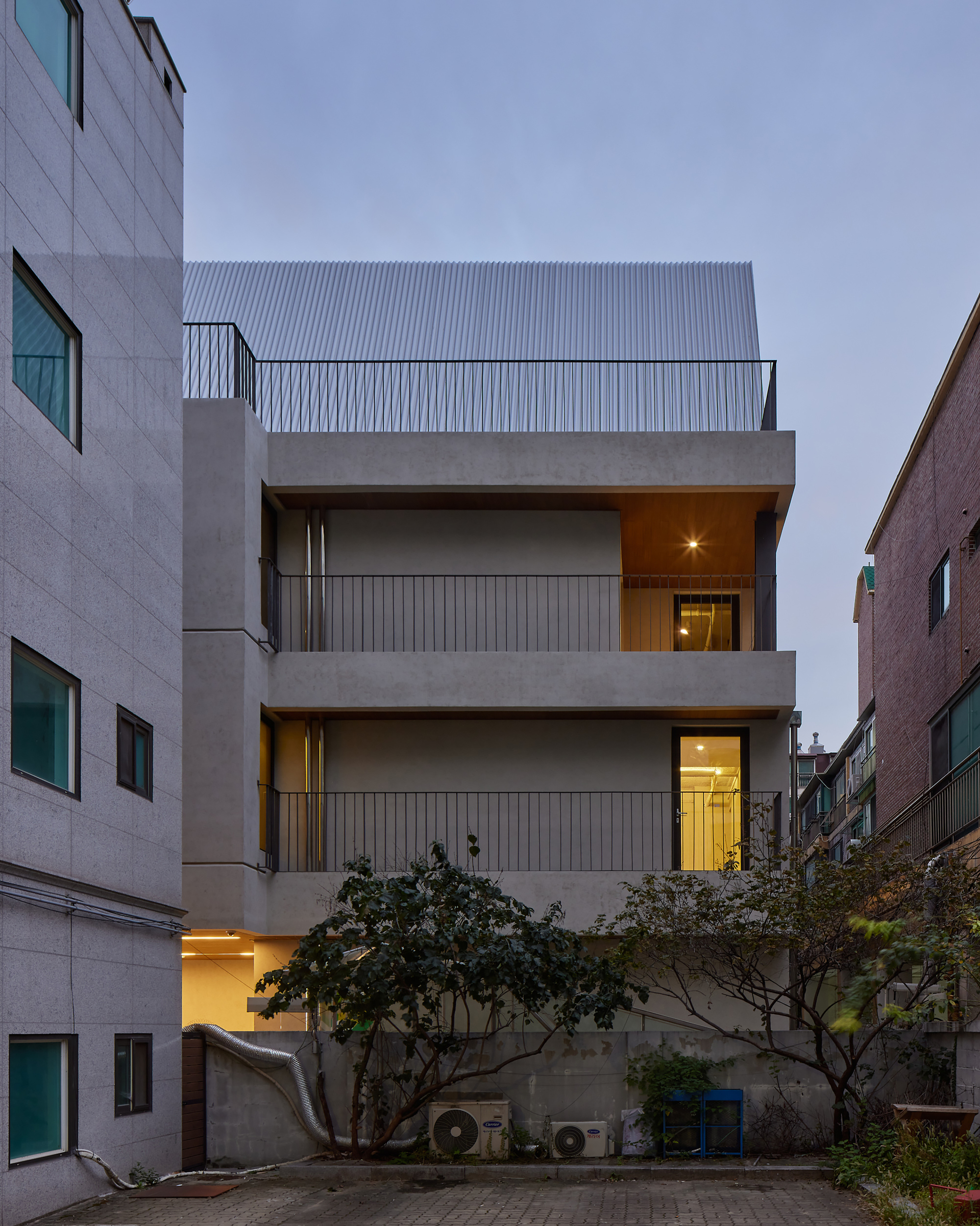Gallery of Concrete Sandwich Office Building / NOMAL - 14