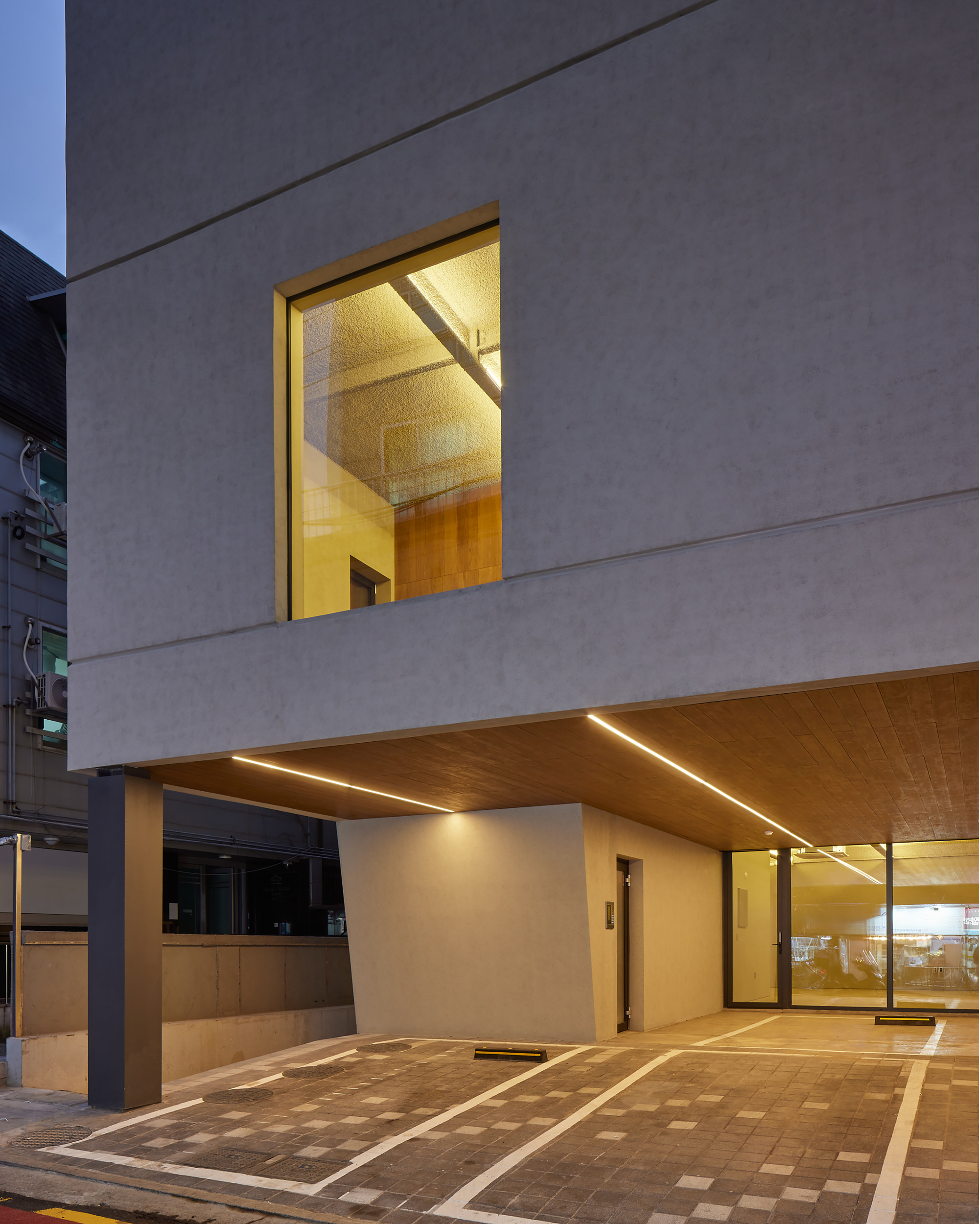 Gallery of Concrete Sandwich Office Building / NOMAL - 10