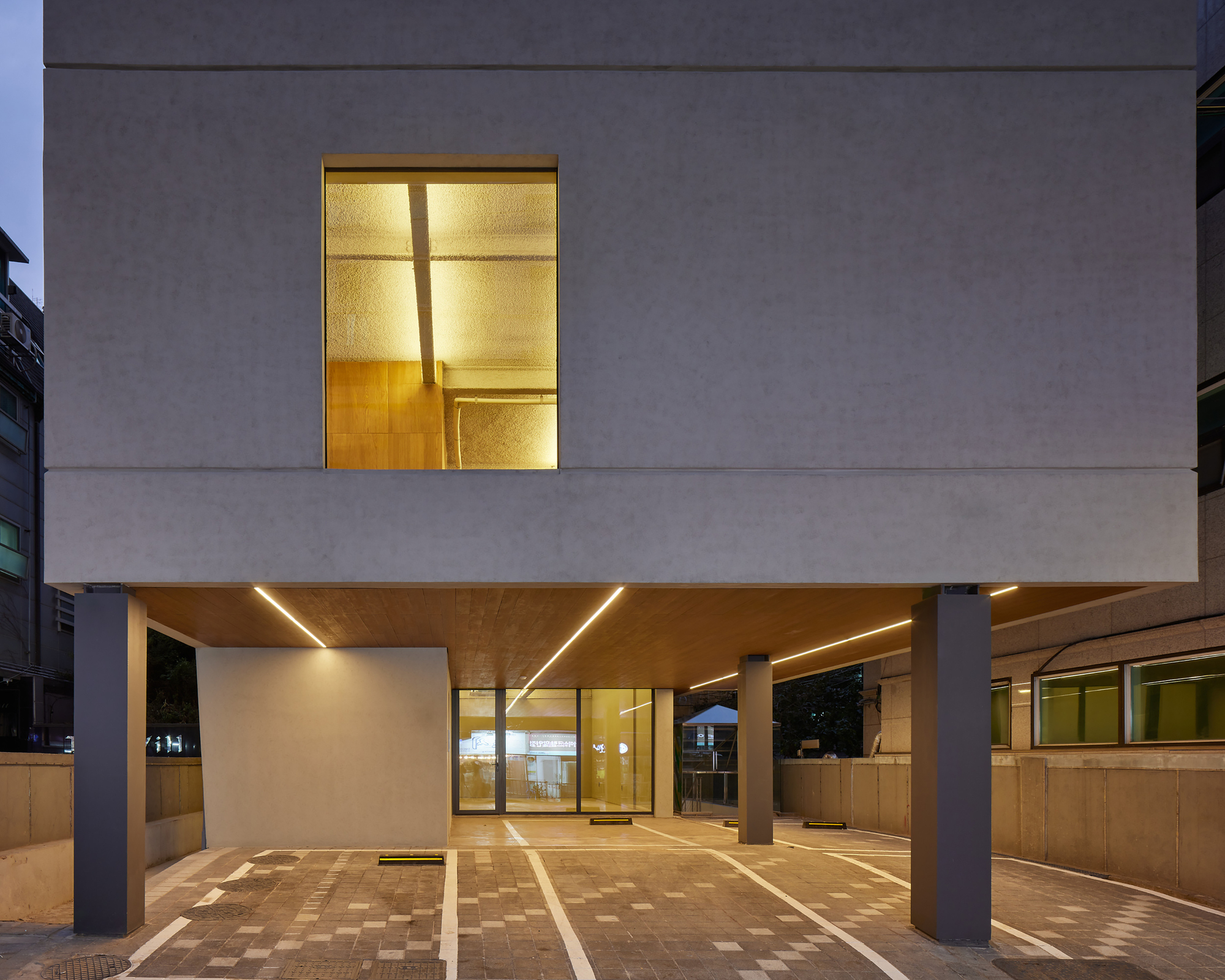 Gallery of Concrete Sandwich Office Building / NOMAL - 13