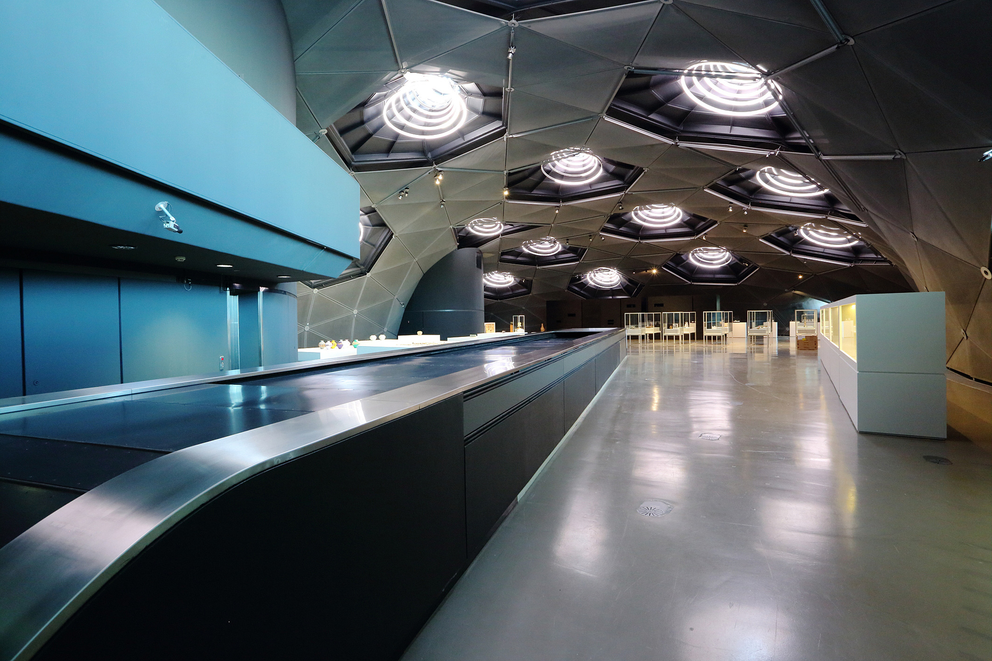 Gallery of Kunsthaus Graz: A Friendly Alien Among Historic Landmarks - 25