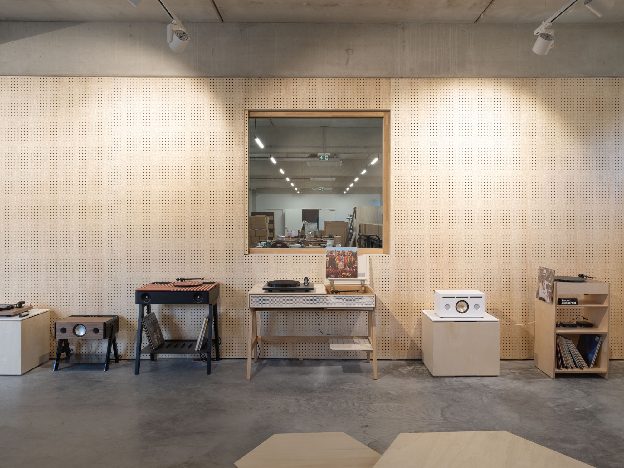 Gallery of Speaker Assembly Factory / formalocal - 35