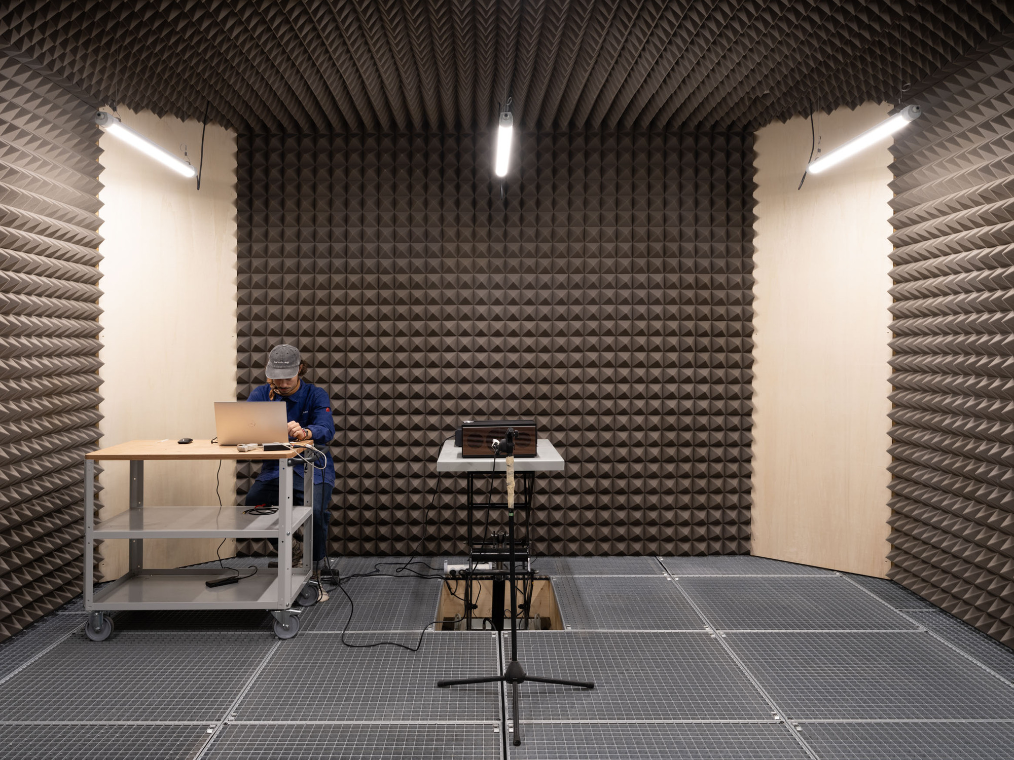 Gallery of Speaker Assembly Factory / formalocal - 8