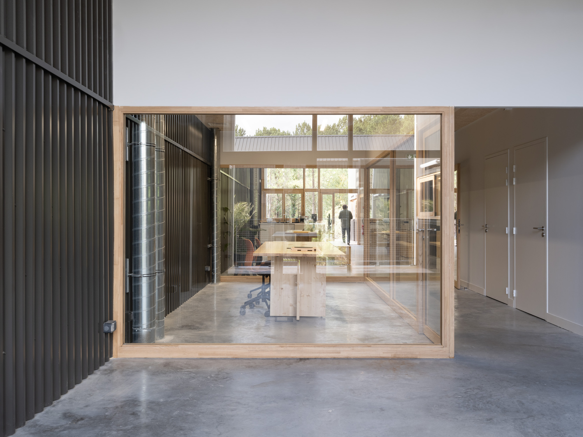 Gallery of Speaker Assembly Factory / formalocal - 14