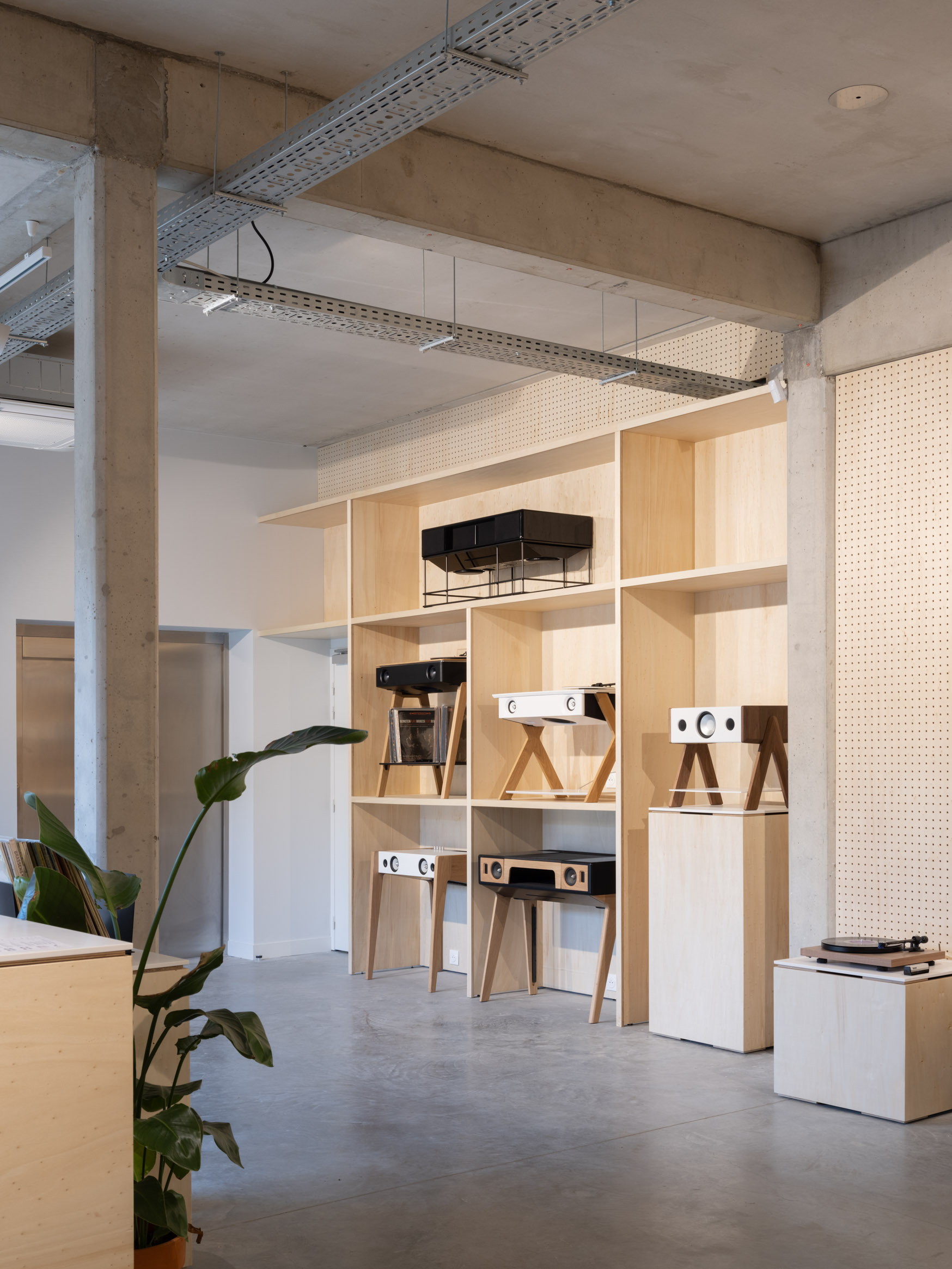 Gallery of Speaker Assembly Factory / formalocal - 34