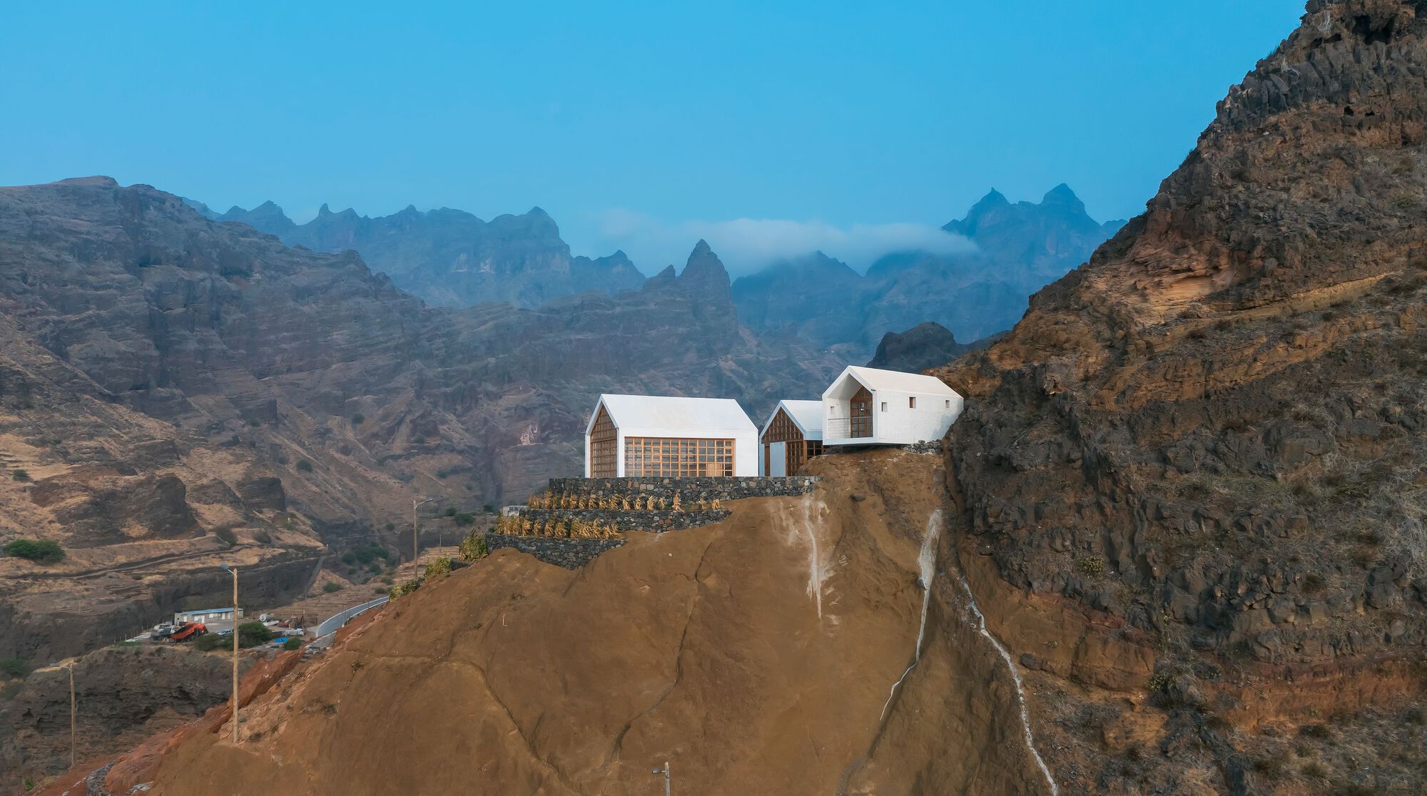 Galeria de Vila Ecológica em Chã de Igreja / Ramos Castellano ...