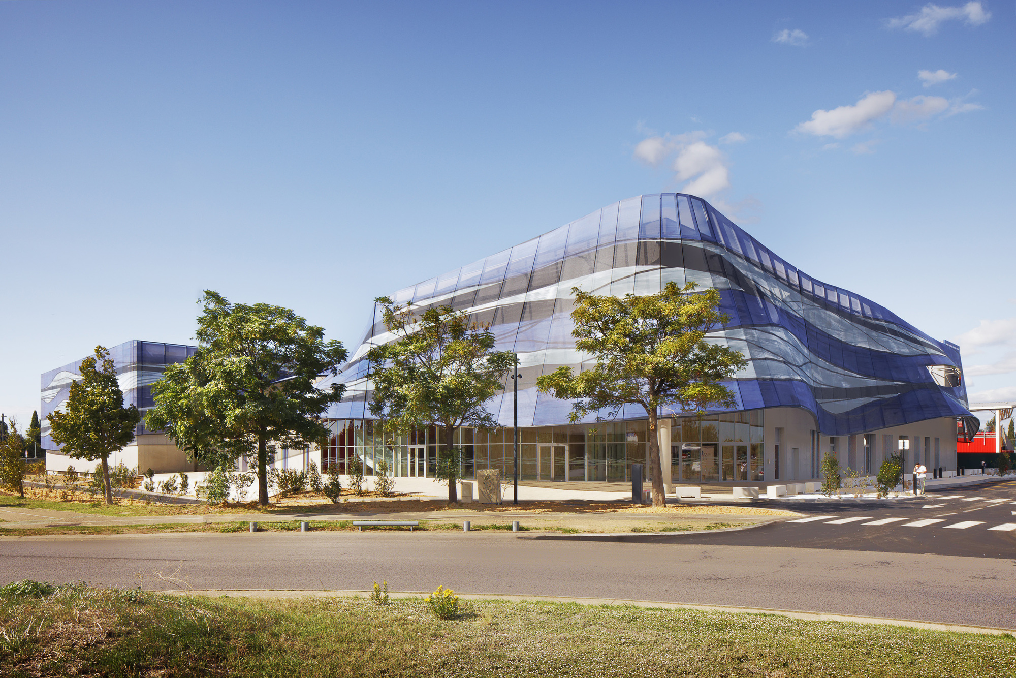 Nîmes Sports Hall / Ateliers A+ | ArchDaily