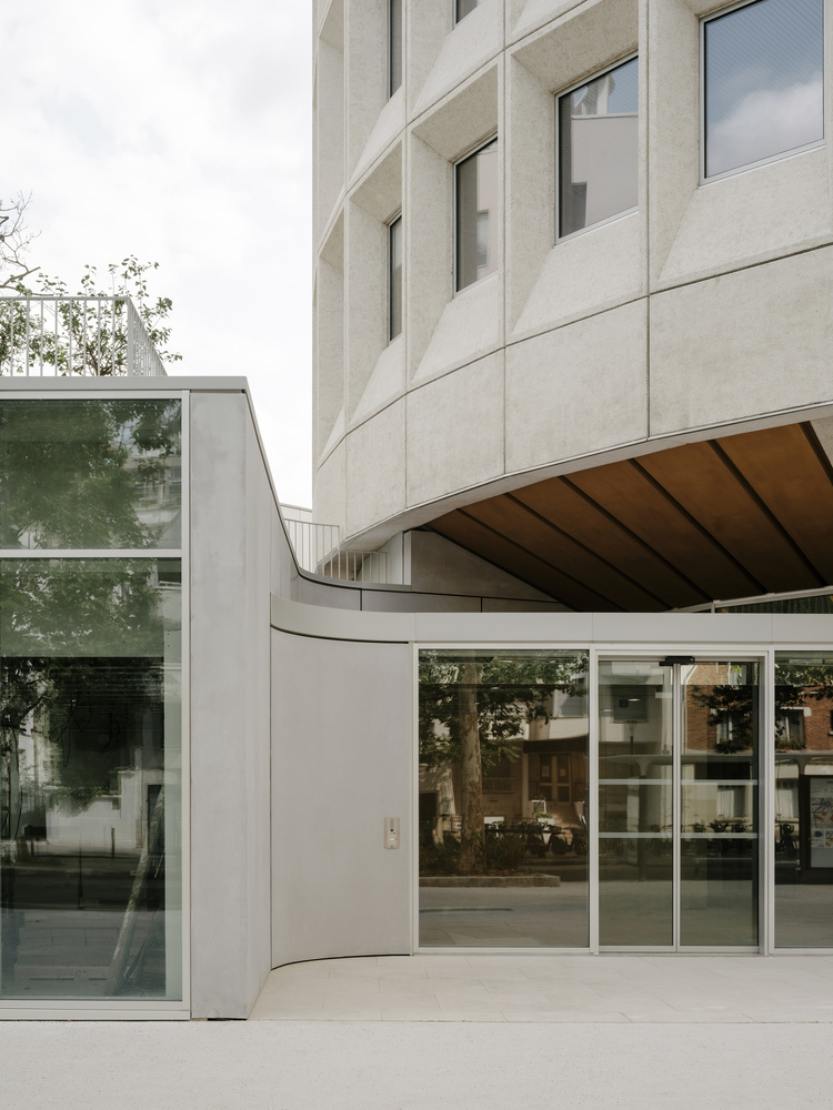 Gallery of Racine Office Building / Maud Caubet Architectes - 6