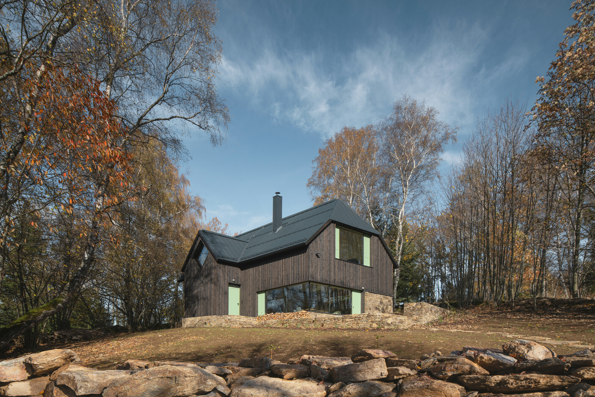 Cottage in Šumava / Markéta Cajthamlová | ArchDaily