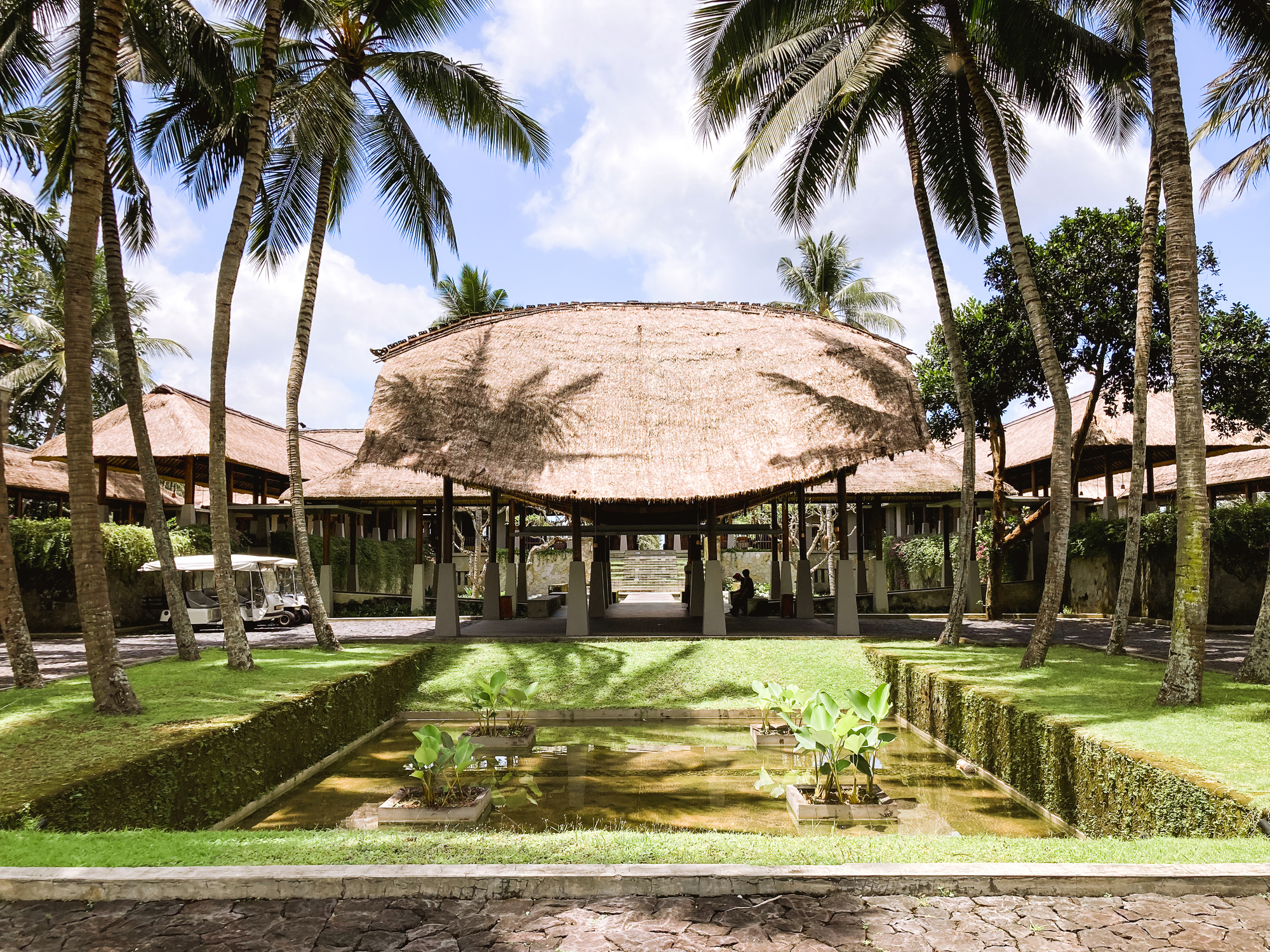 Gallery of Bali: Balancing Architectural Tradition and Modernity - 7