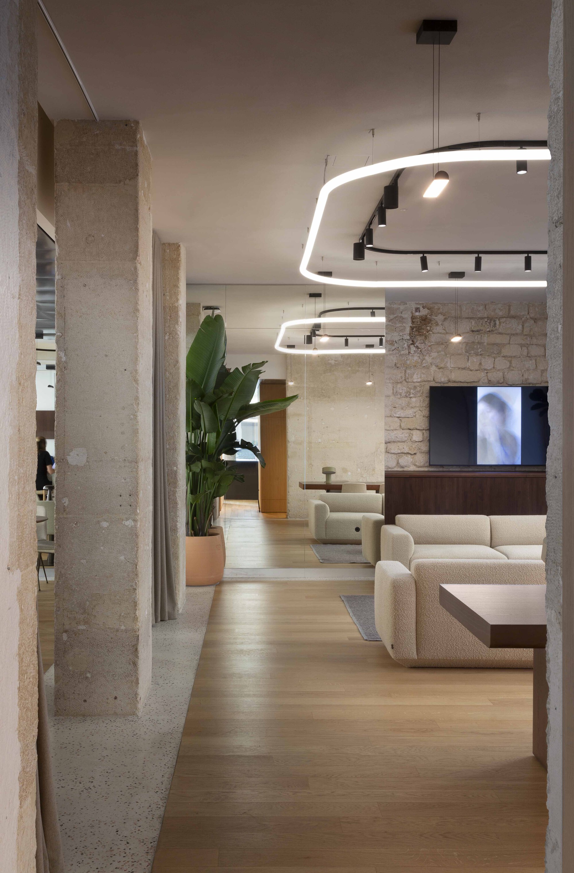 Gallery of Provence Showroom / Studio Vincent Eschalier - 22