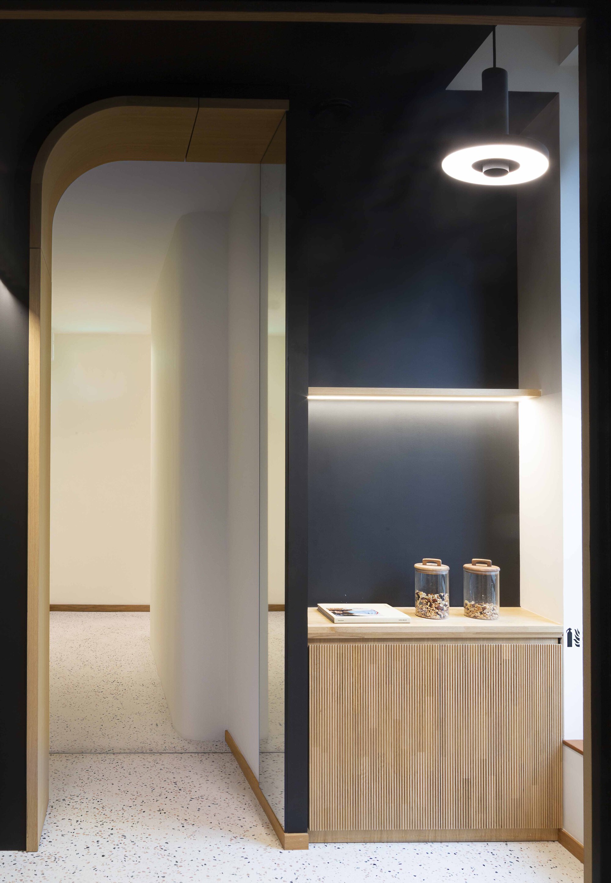 Gallery of Provence Showroom / Studio Vincent Eschalier - 59