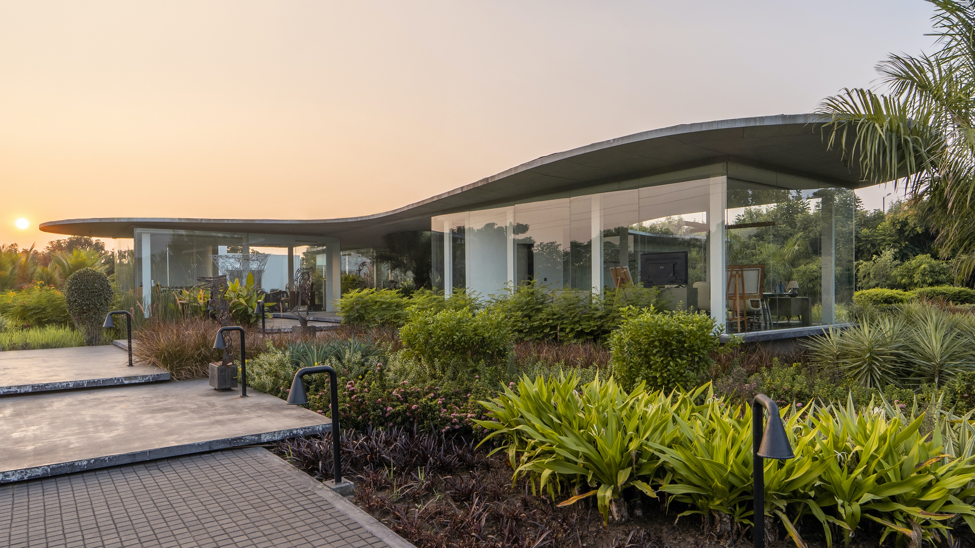 Gallery of Amoeba Office / Hiren Patel Architects - 20