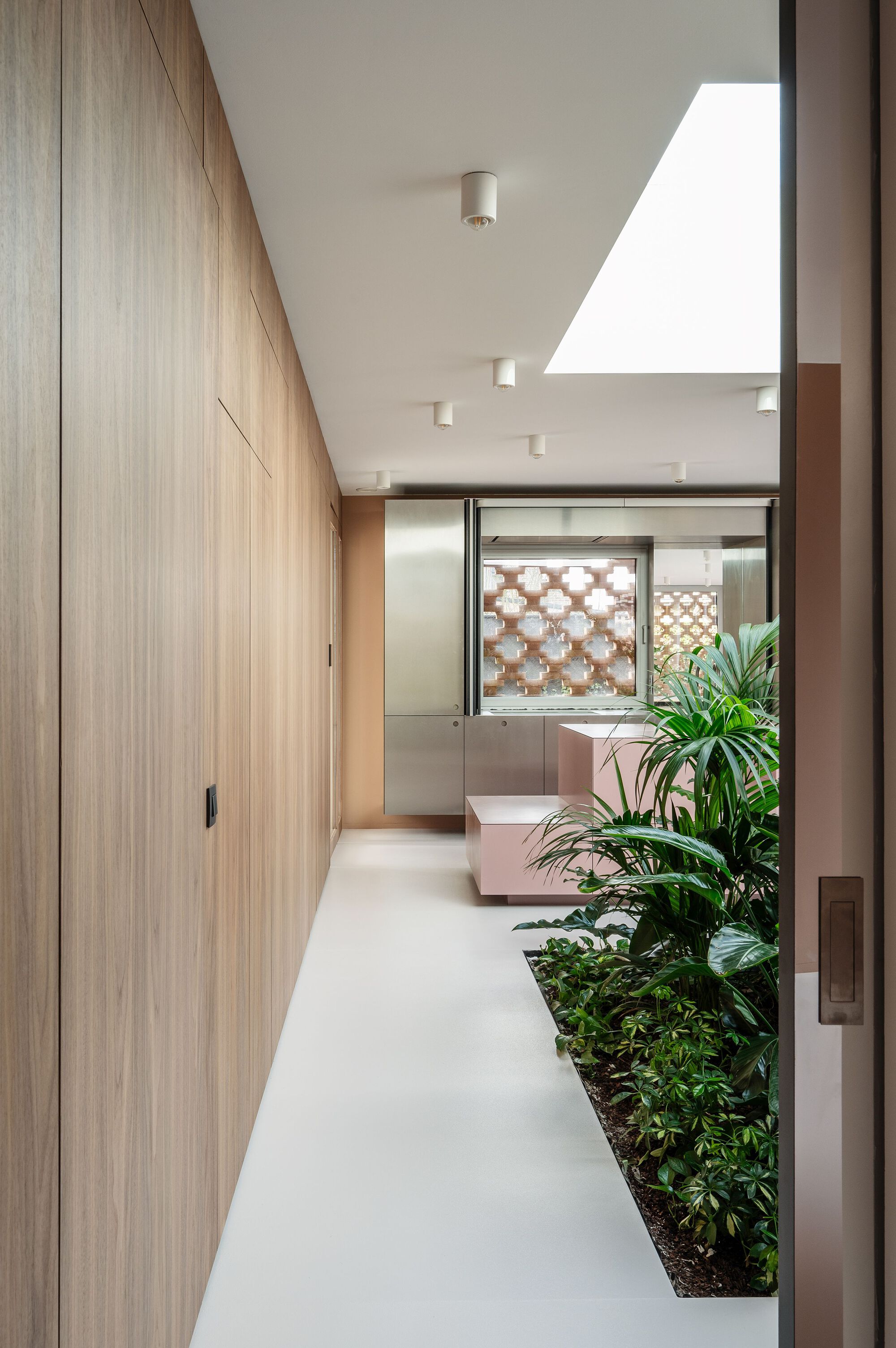 Galeria de Casa Pátio / Studio Okami Architects - 14