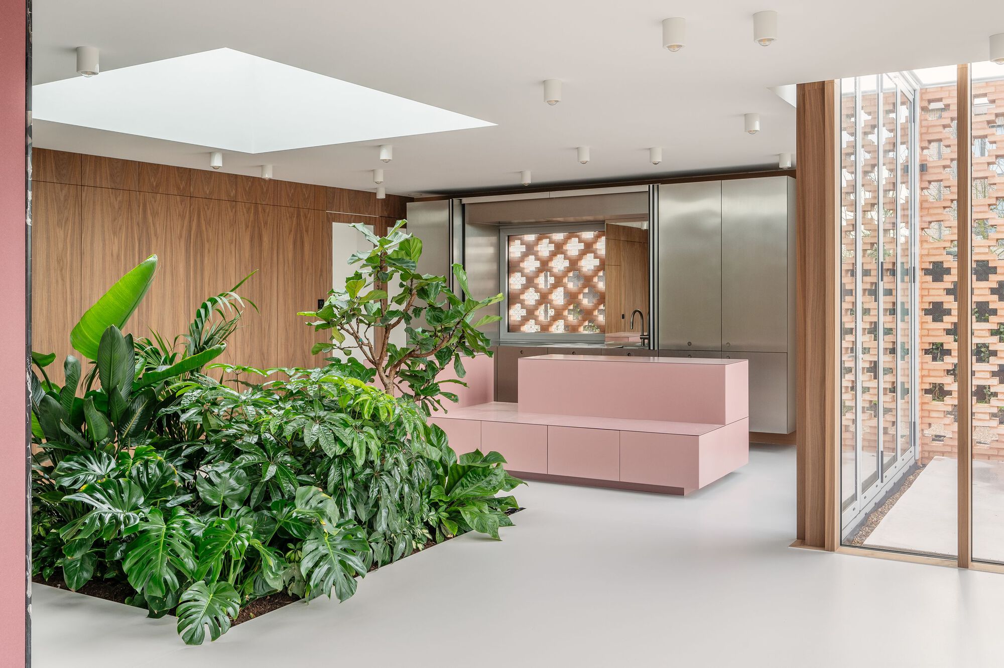 Galeria de Casa Pátio / Studio Okami Architects - 12