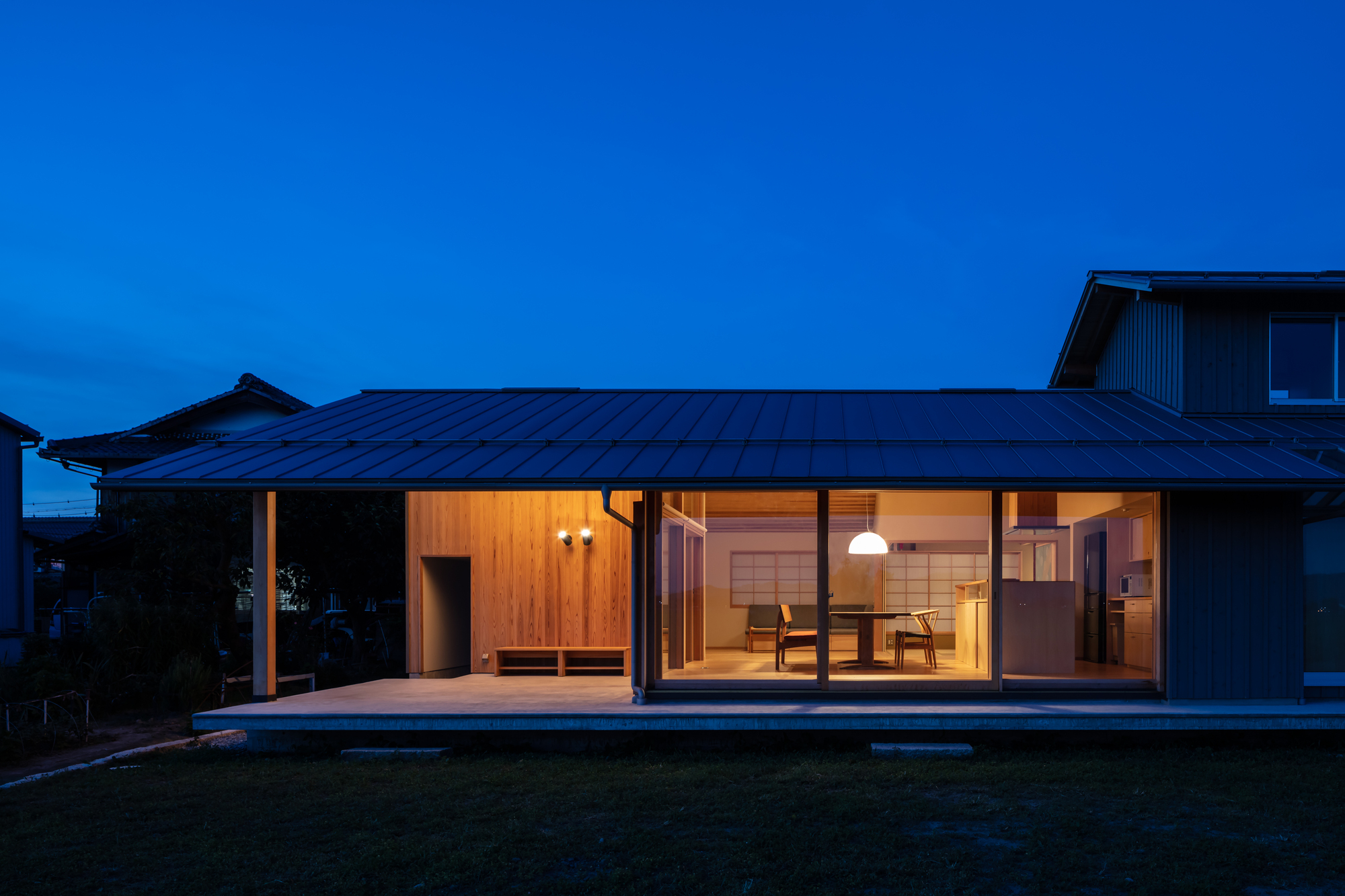 Gallery of House in Koto / Uno Architects - 10