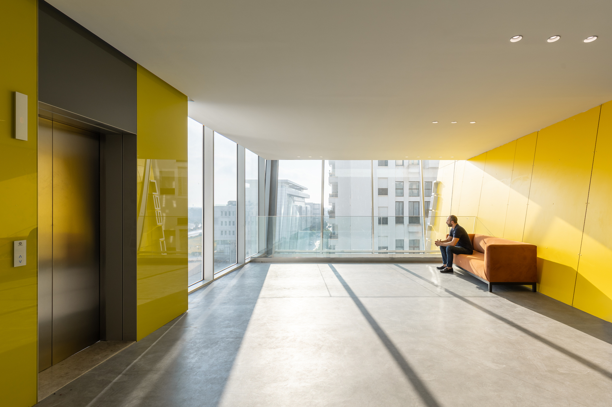 Gallery of The Screen Office / ARK-architecture + AUDA - 18