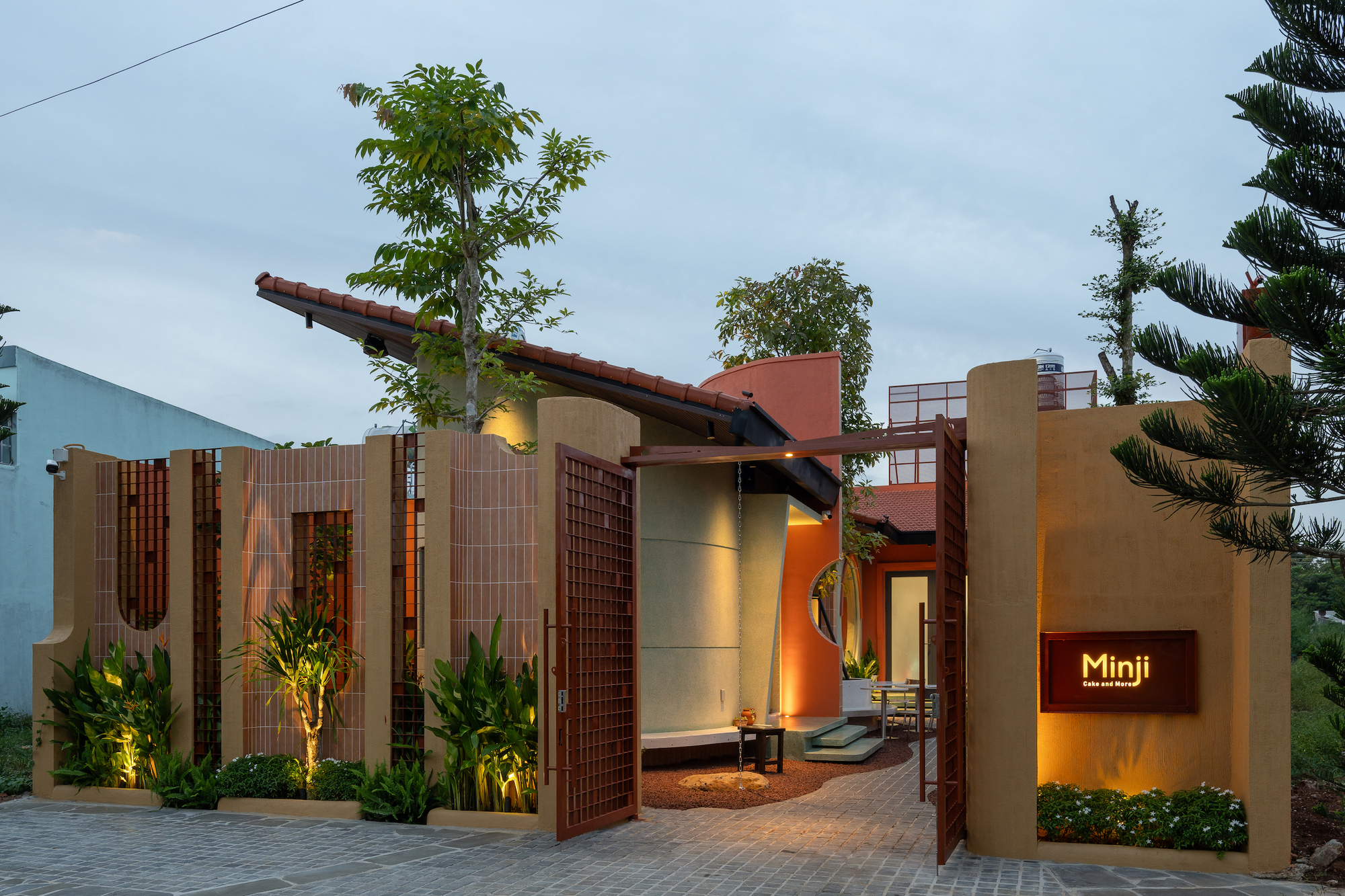 Gallery of Tiệm Bánh Minji Cake Bakery / TTDESIGN.vn - 8