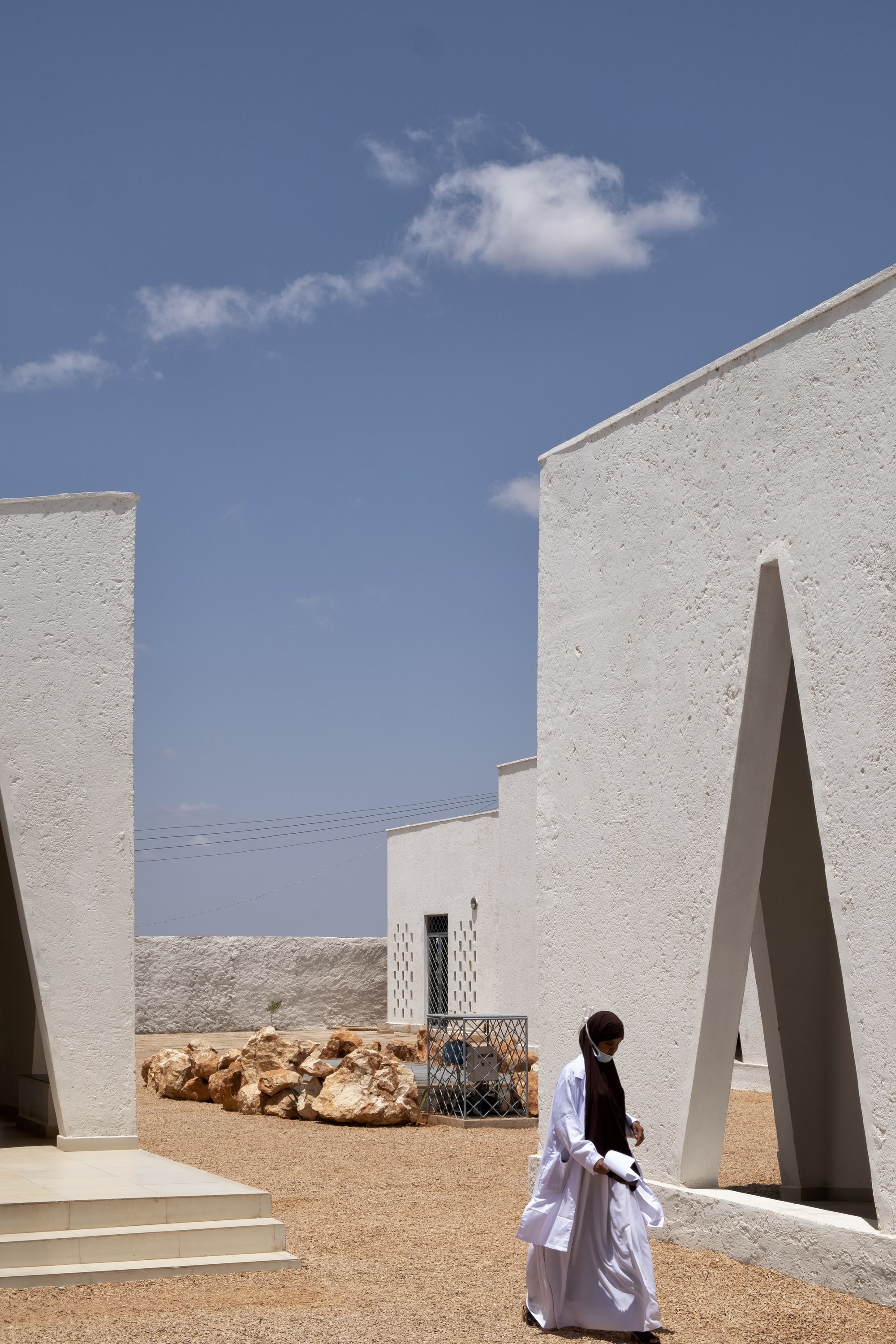 Galeria de Hospital Distrital de Burtinle / Architectural Pioneering ...