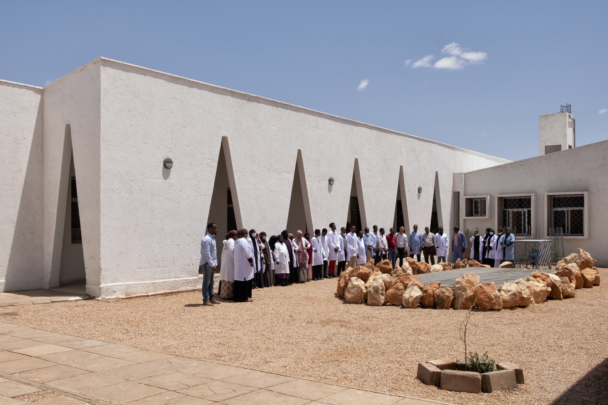Galeria de Hospital Distrital de Burtinle / Architectural Pioneering ...