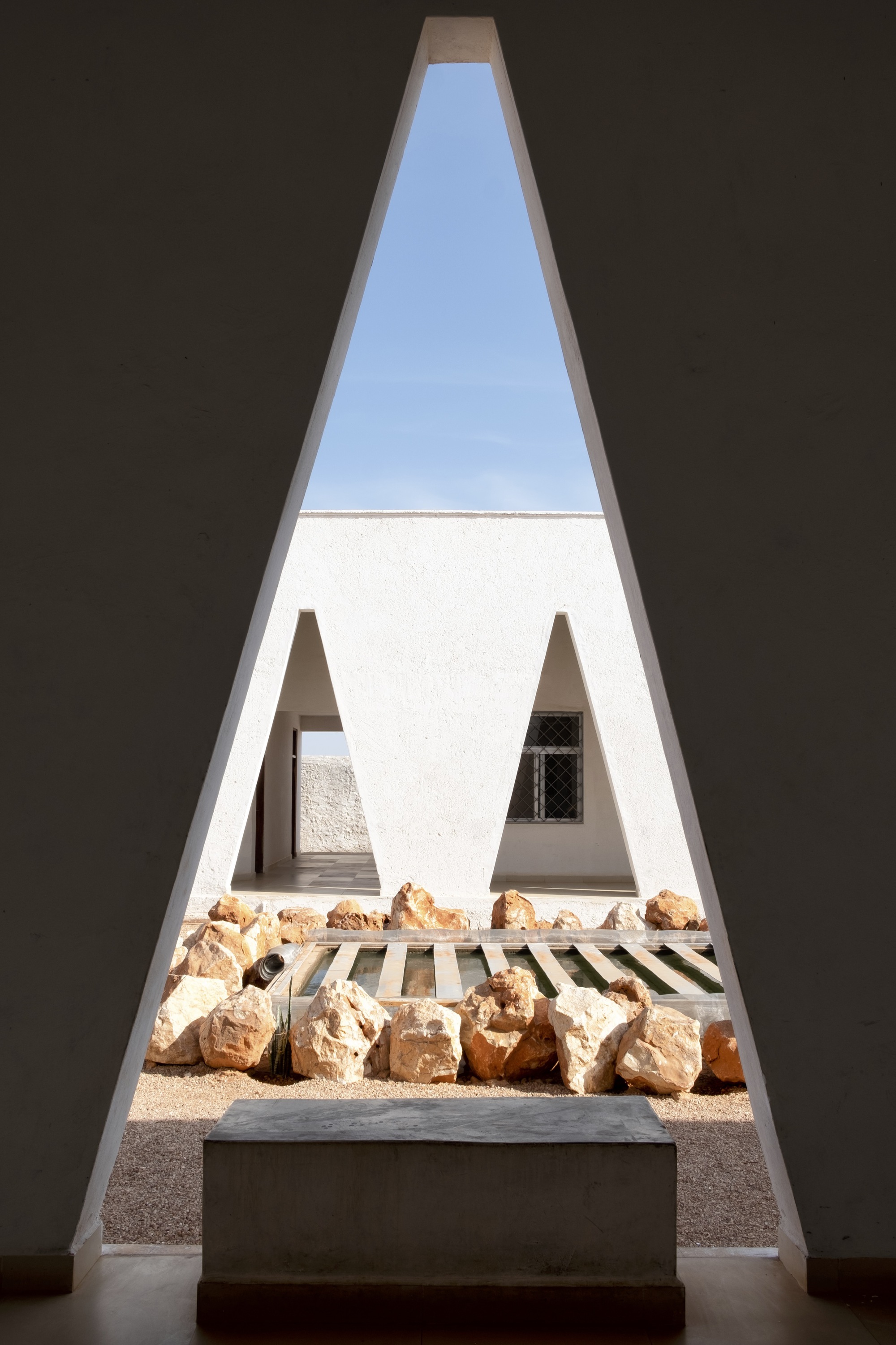 Galeria de Hospital Distrital de Burtinle / Architectural Pioneering ...