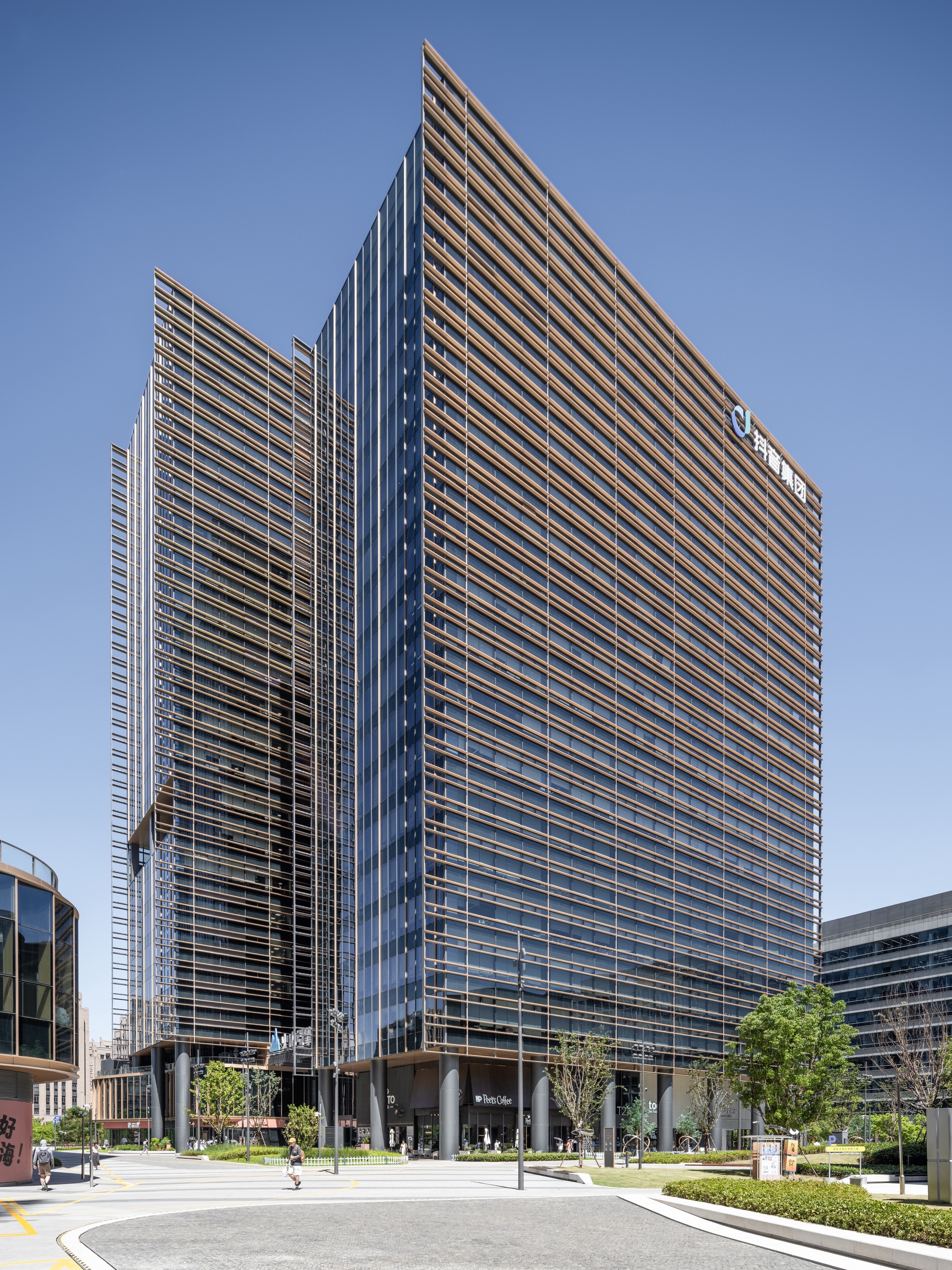 Gallery of Dynamic Center for "The Springs" / gmp Architects - 8