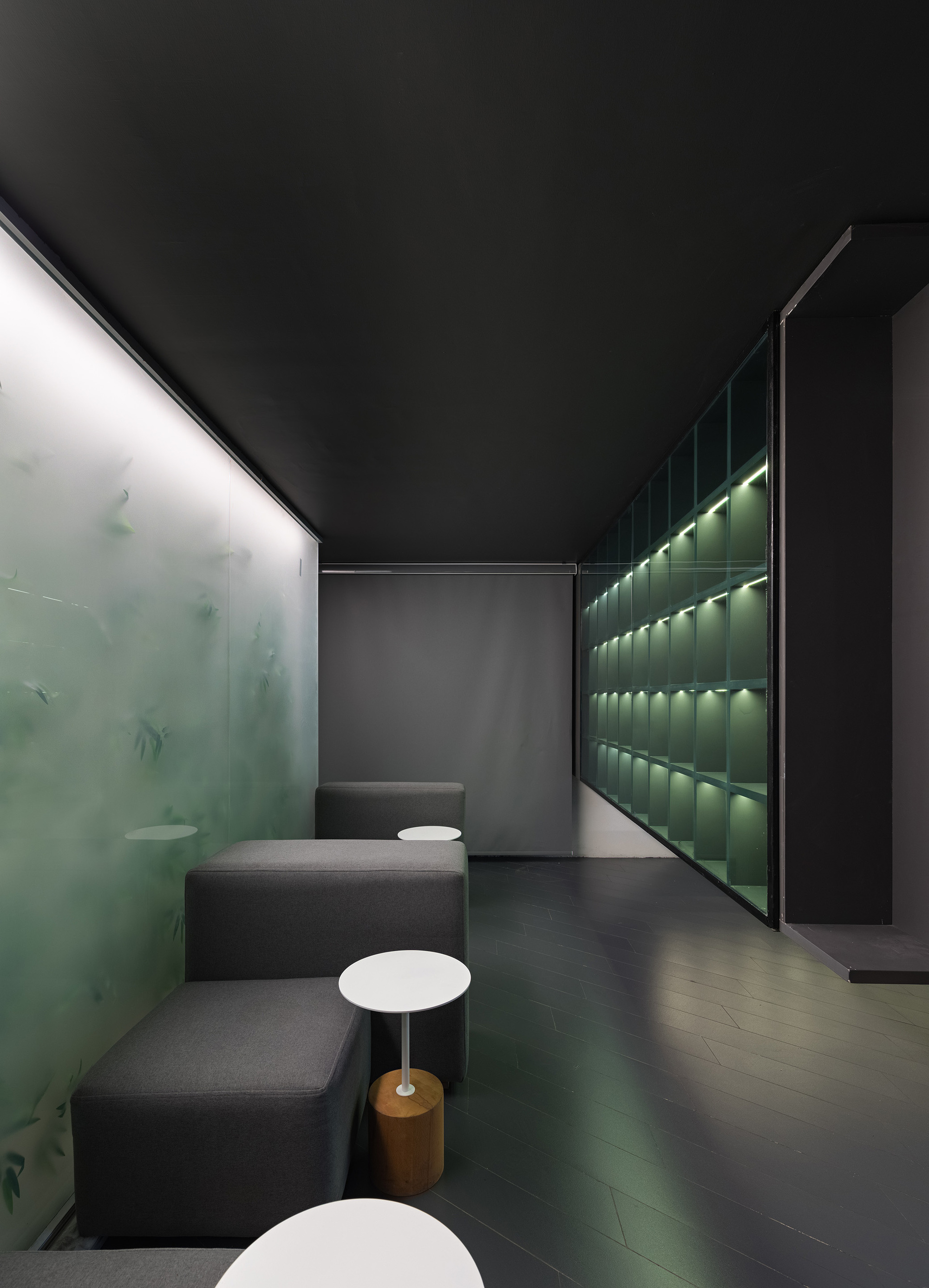 Gallery of J Cafe / Kanisavaran Architectural Group - 10