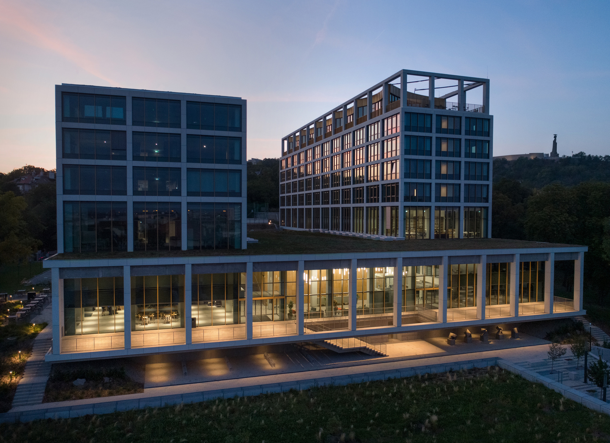 Galería de Universidad Corvinus Gellert Campus / PLANT – Atelier Peter ...