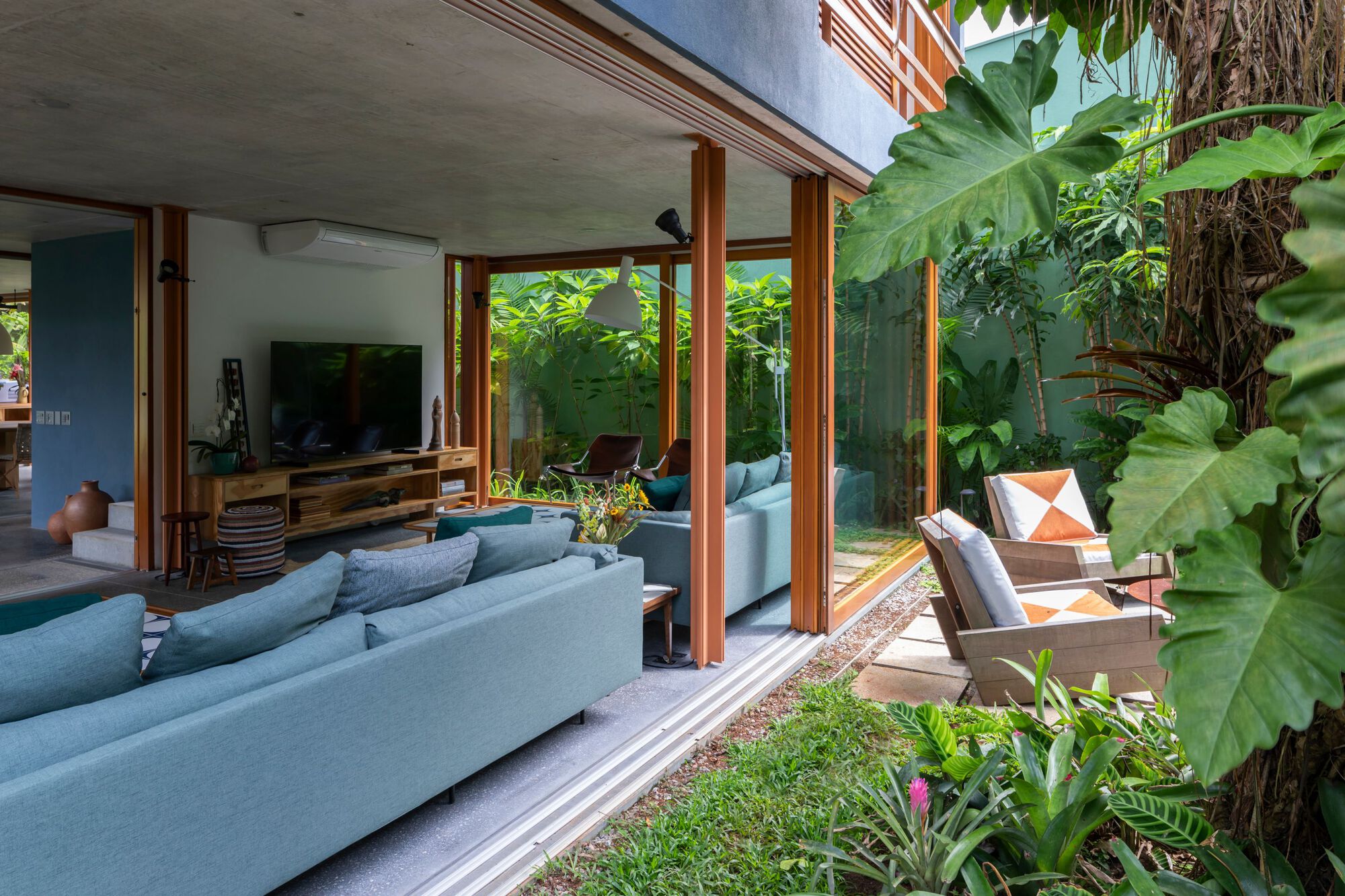 Gallery of House on Baleia Beach / André Vainer Arquitetos - 16