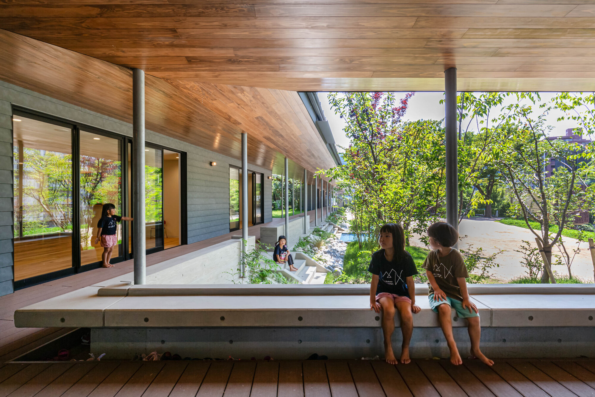 Galería de MJK jardín infantil / HIBINOSEKKEI + Youji no Shiro + Kids ...