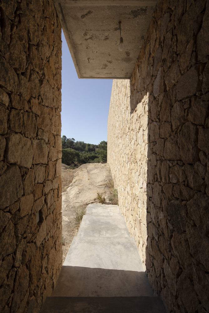Gallery of House Studio in Castelo de Vide / Atelier Landauer - 15