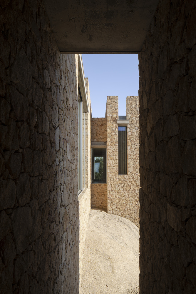 Gallery of House Studio in Castelo de Vide / Atelier Landauer - 18