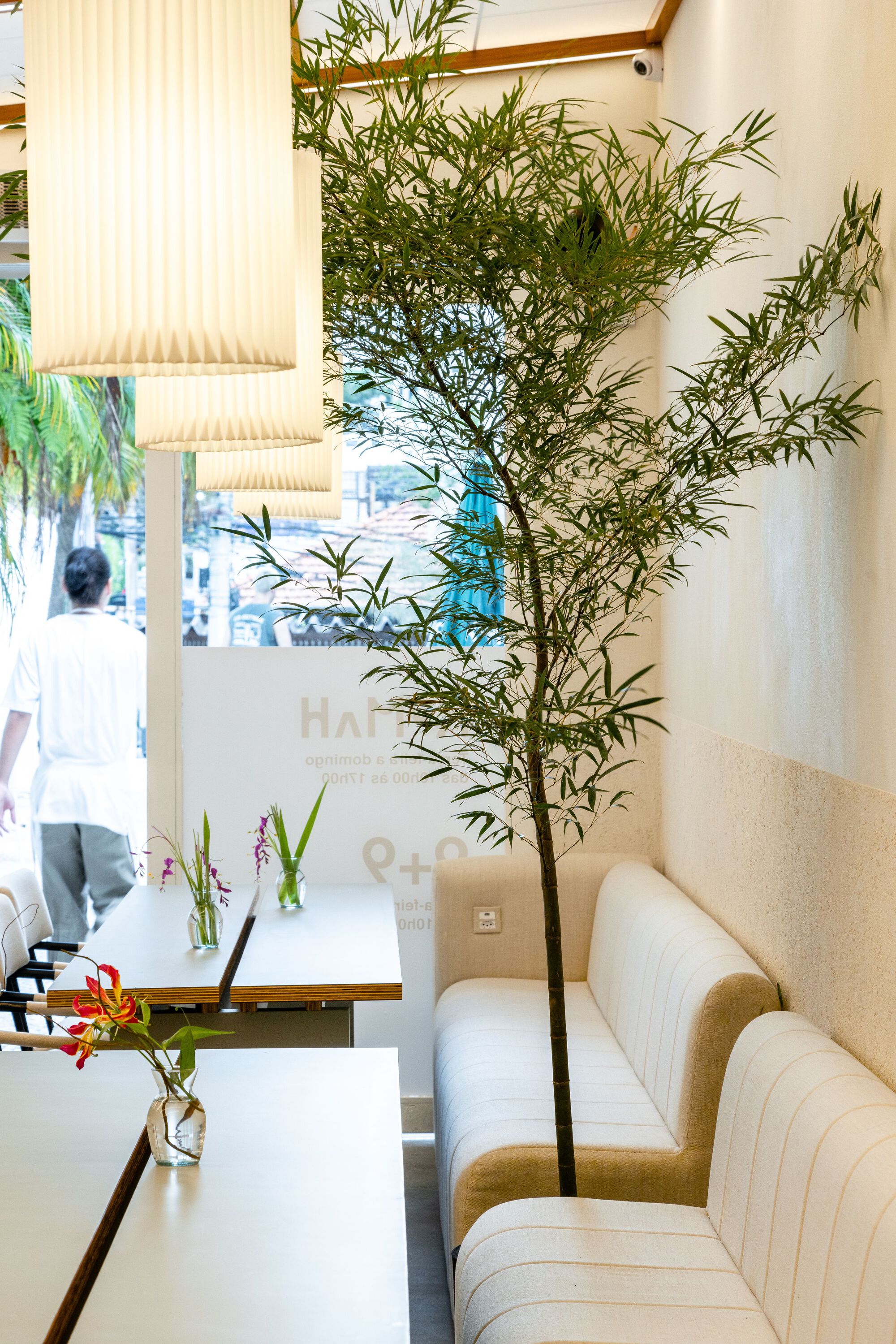 Galería de Komah Bakery panadería y café / Amanda Carvalho + Trema ...