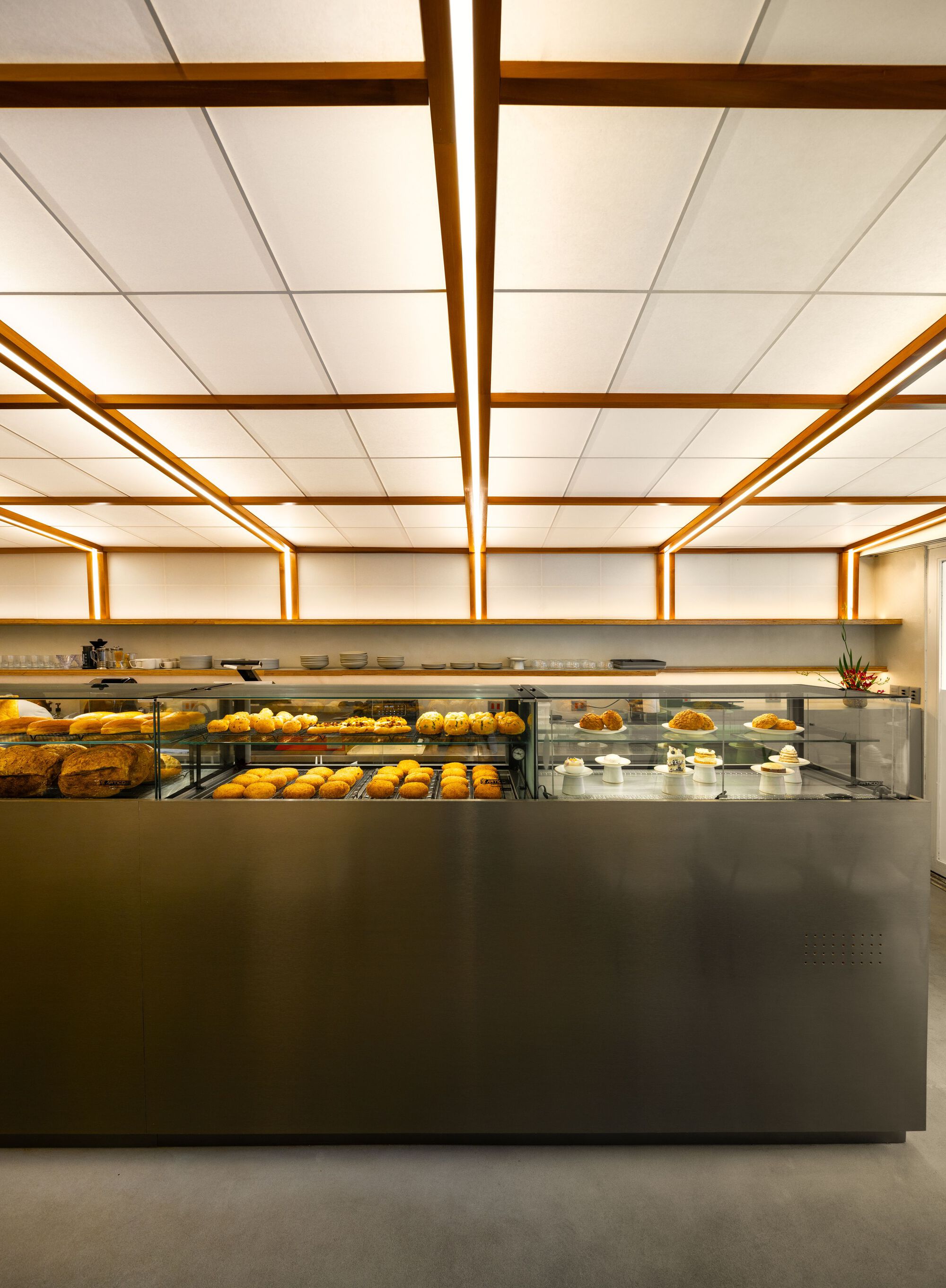 Galería de Komah Bakery panadería y café / Amanda Carvalho + Trema ...