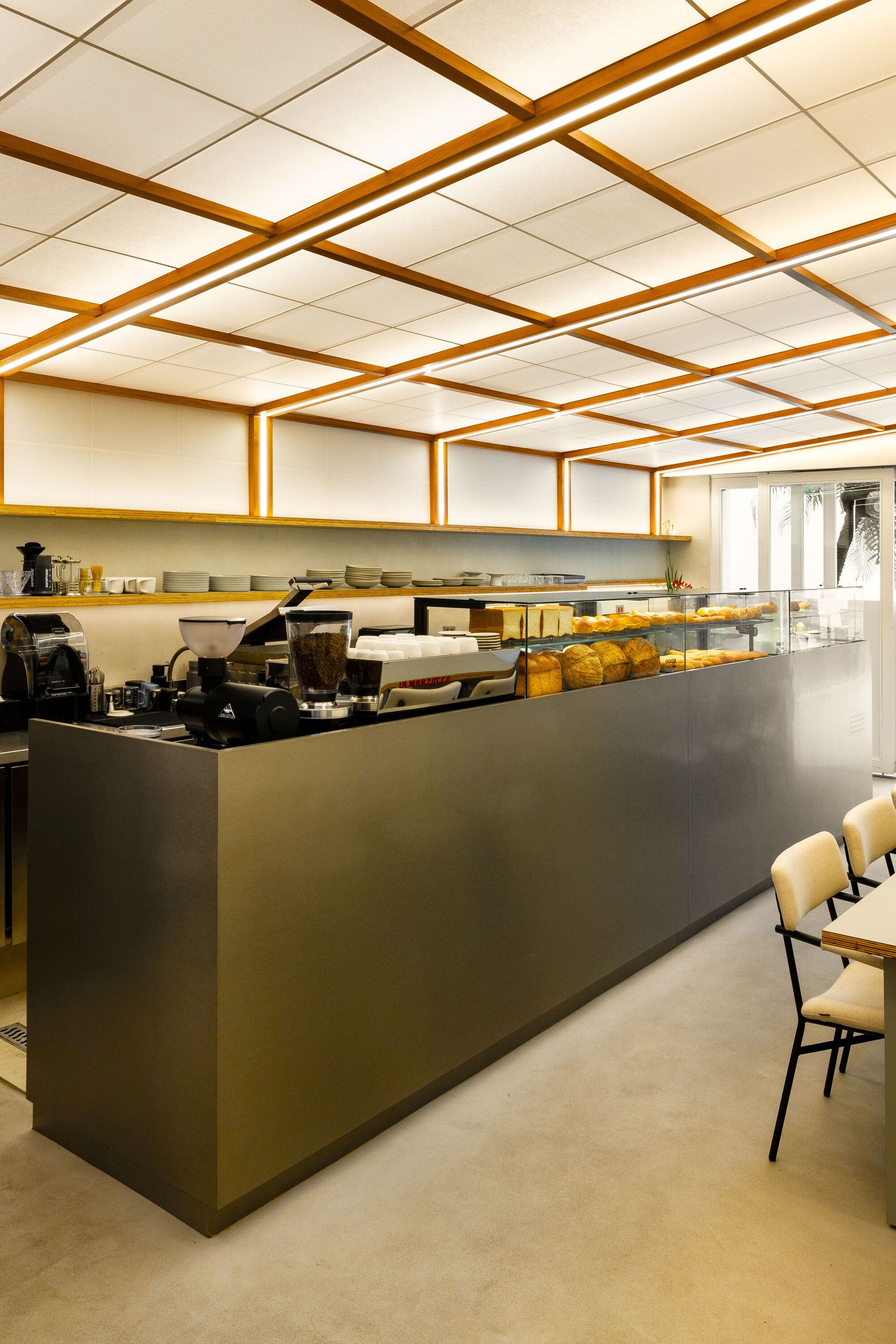 Galería de Komah Bakery panadería y café / Amanda Carvalho + Trema ...