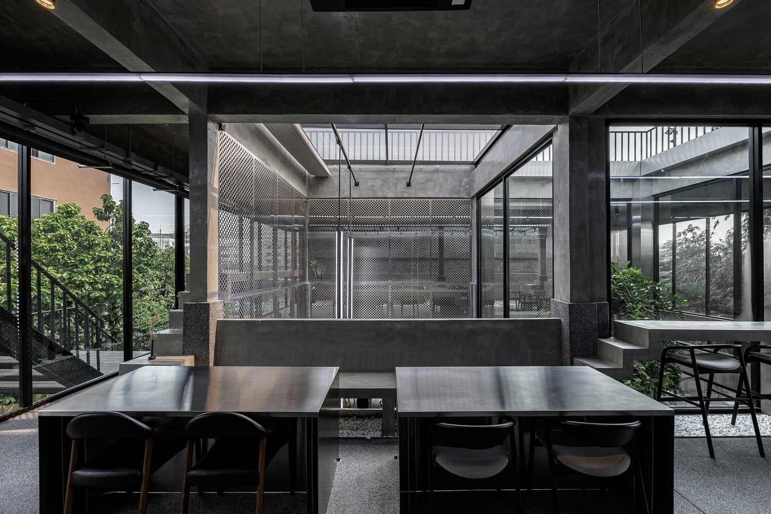 Gallery of Stainless Steel in Interior Design: Transforming Spaces with Industrial Elegance - 16