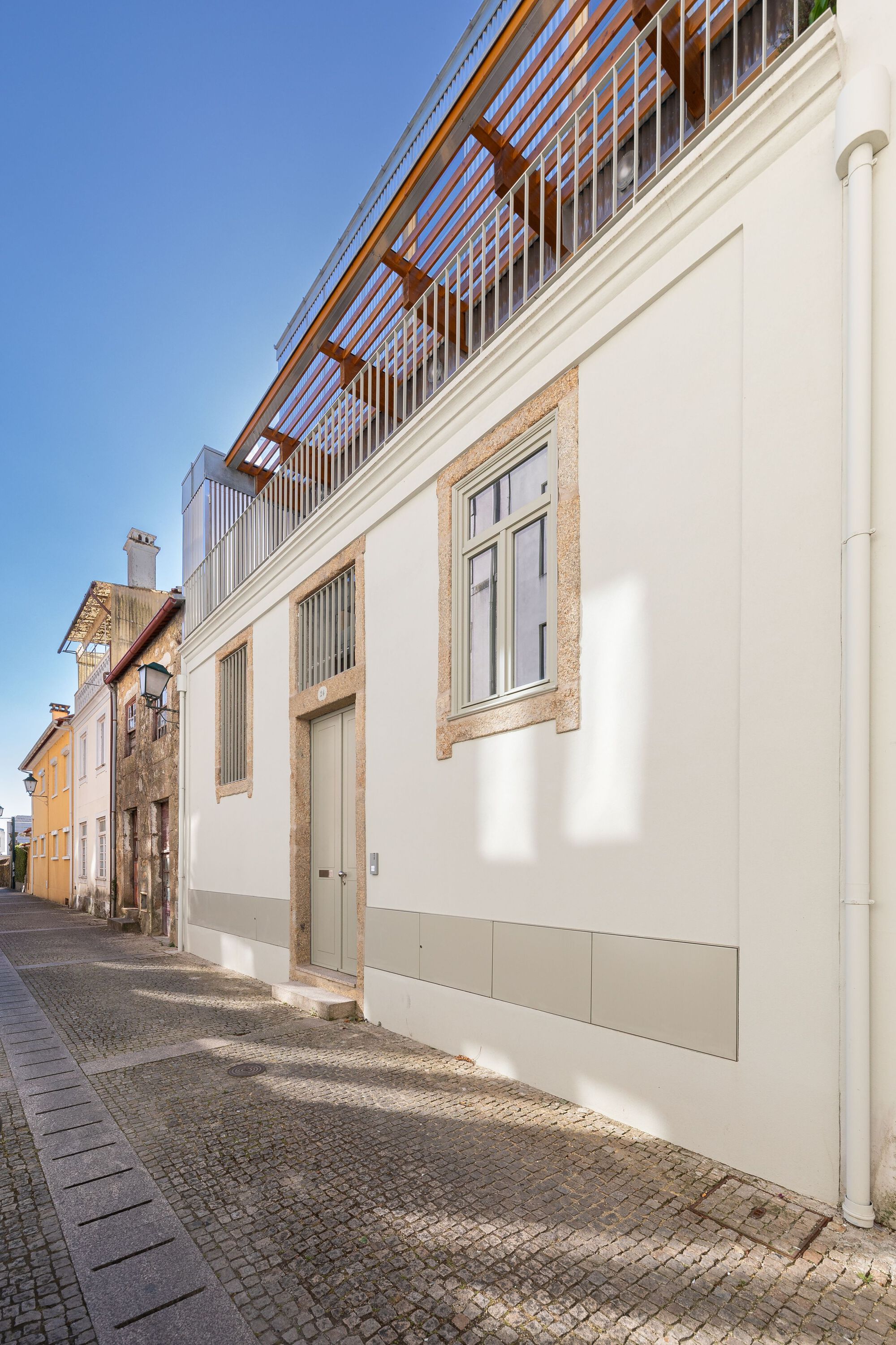 Gallery of Atelier 111 House / André Simão & Nuno Bessa - 7
