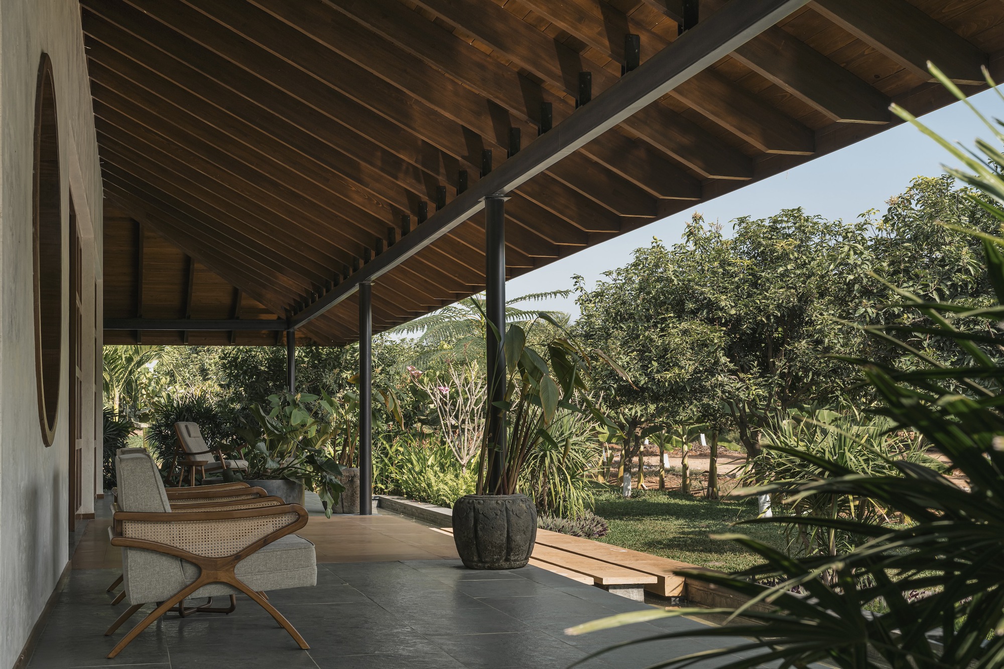 Gallery of Courtyard House / 23 Degrees Design Shift - 20