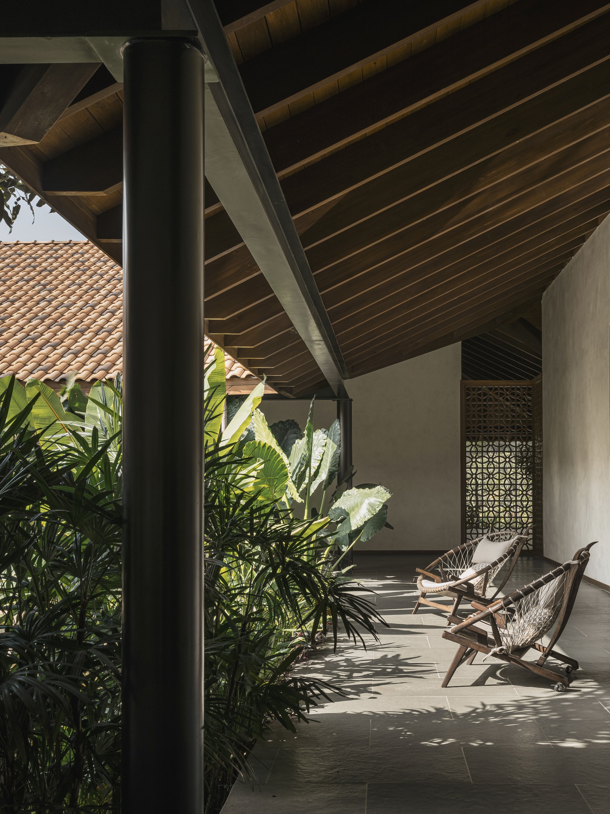 Gallery of Courtyard House / 23 Degrees Design Shift - 23