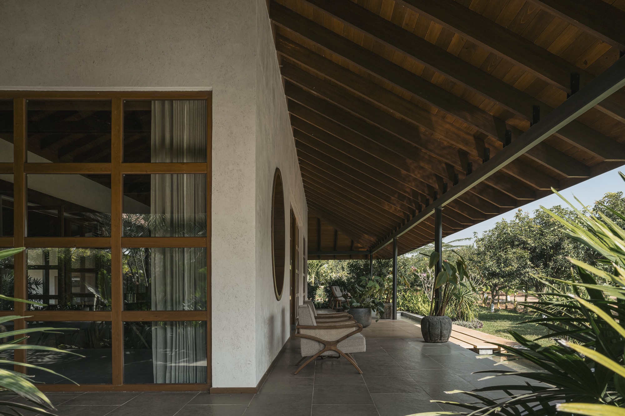 Gallery of Courtyard House / 23 Degrees Design Shift - 24