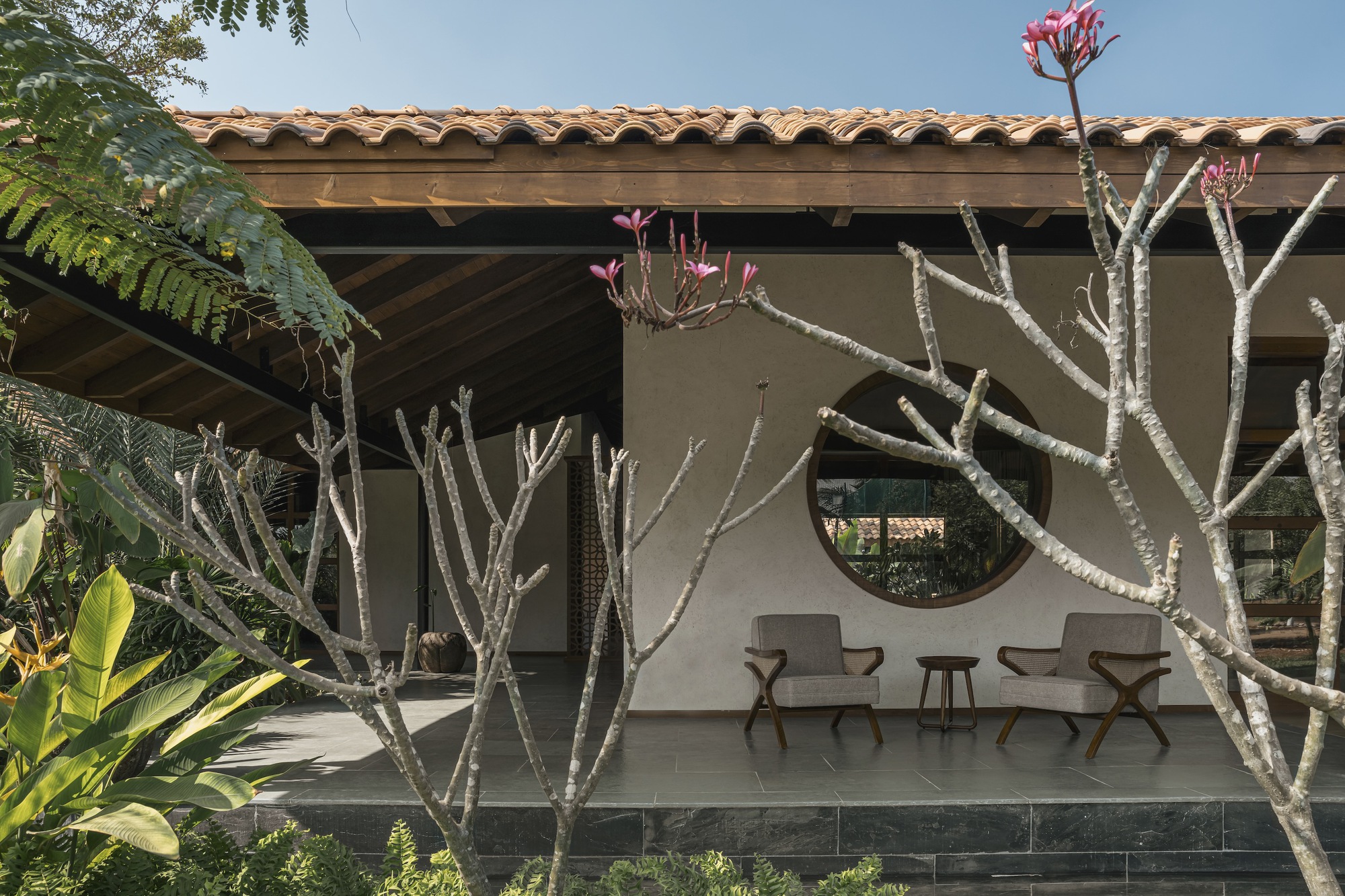 Gallery of Courtyard House / 23 Degrees Design Shift - 19