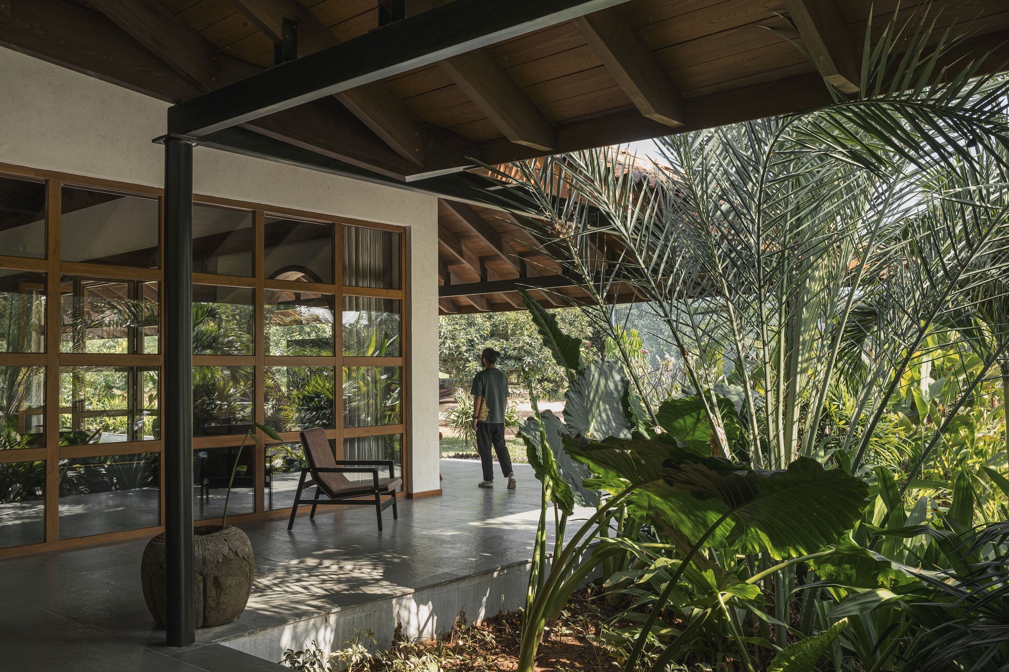 Gallery of Courtyard House / 23 Degrees Design Shift - 12