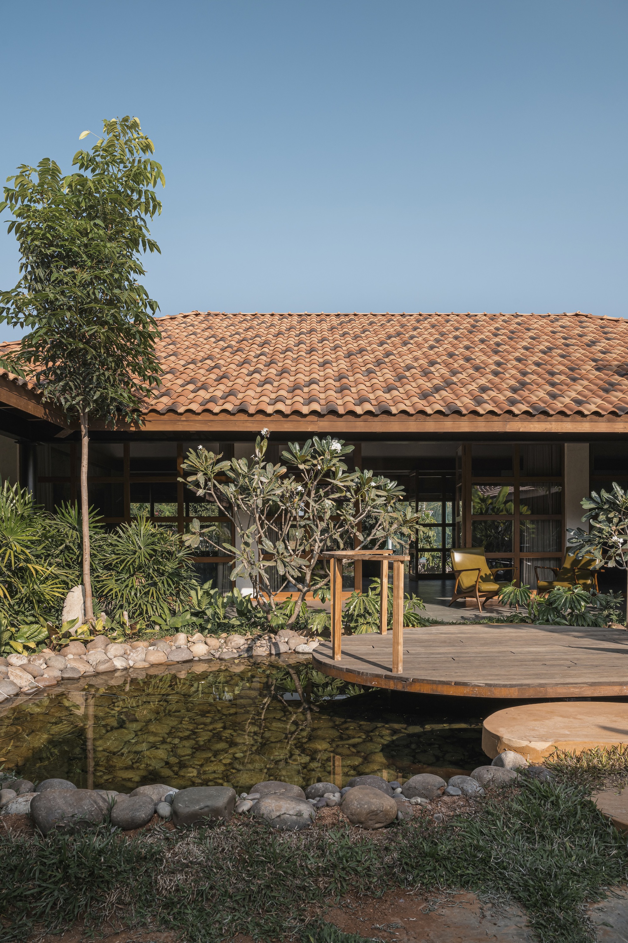 Gallery of Courtyard House / 23 Degrees Design Shift - 2