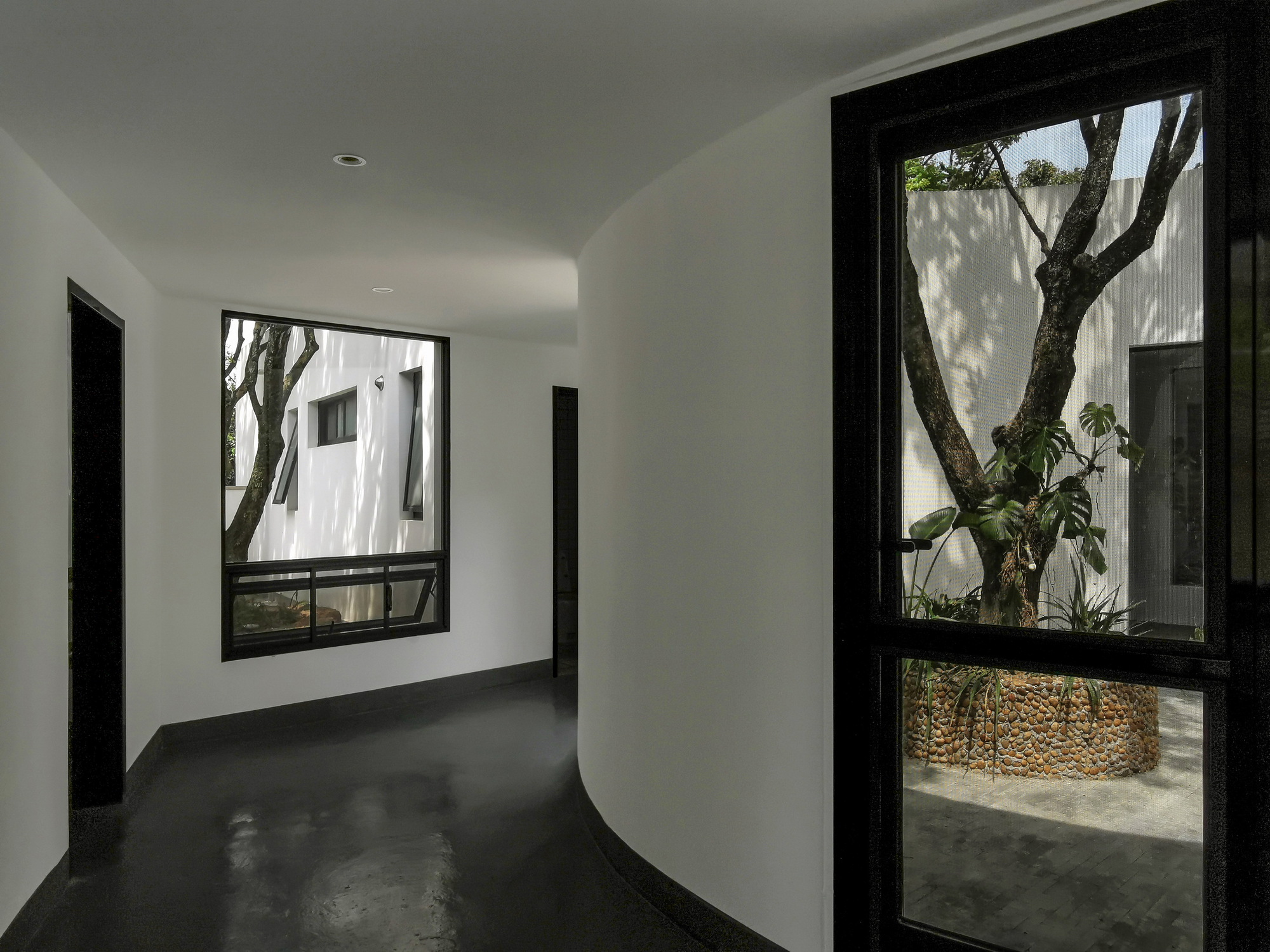 Gallery of Courtyard under Longan Trees / Spacework Architects - 24