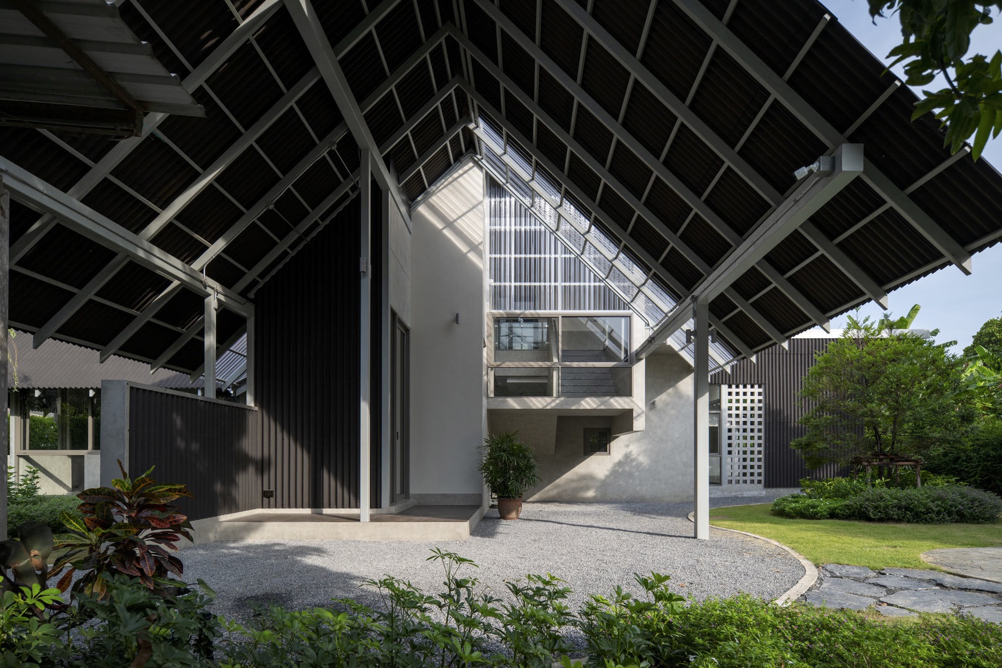 Gallery of Baan Meesook / VYN Studio - 15