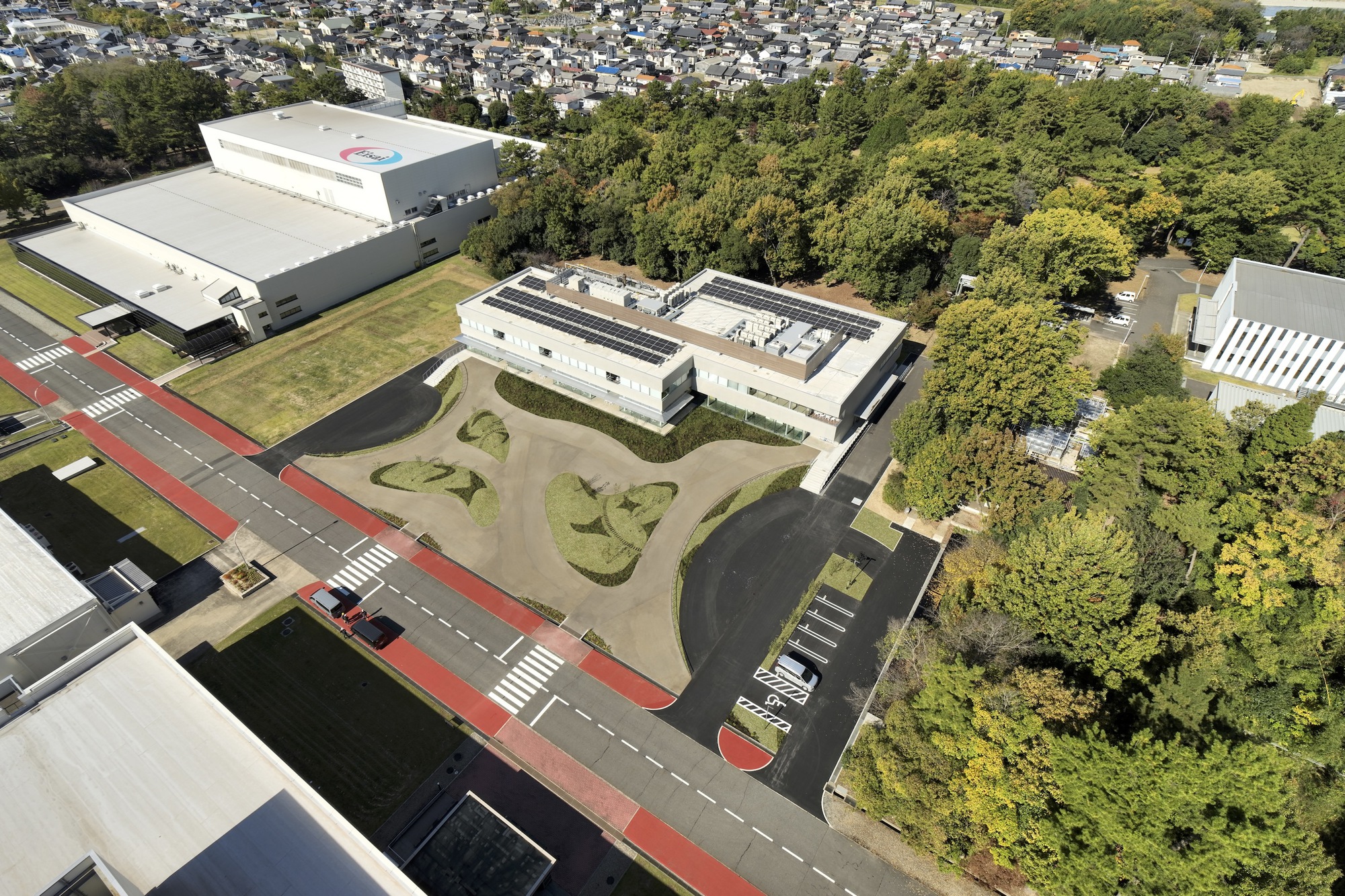 Gallery of Eisai Kawashima Industrial Park Cafeteria and Office ...