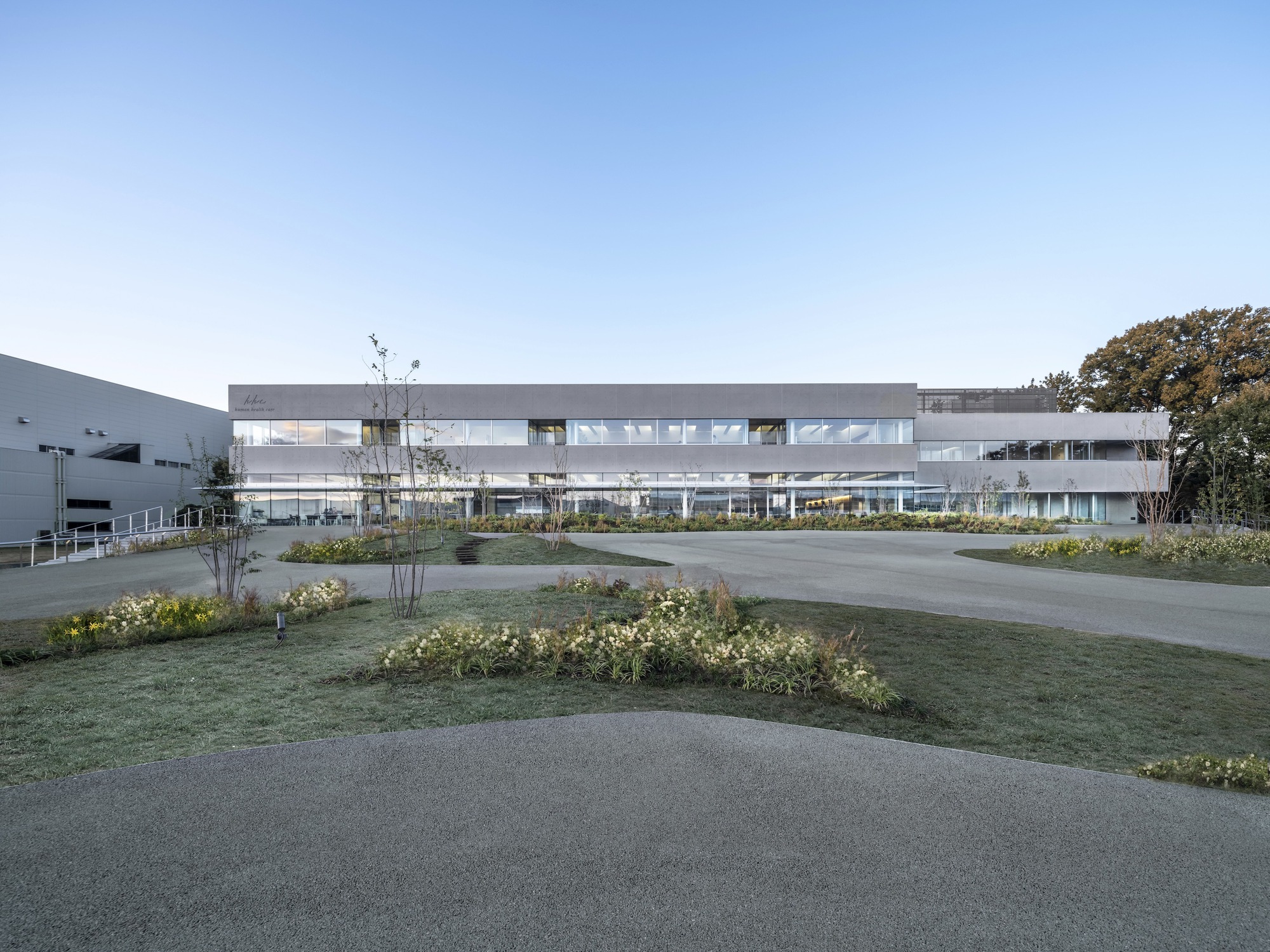 Gallery of Eisai Kawashima Industrial Park Cafeteria and Office ...