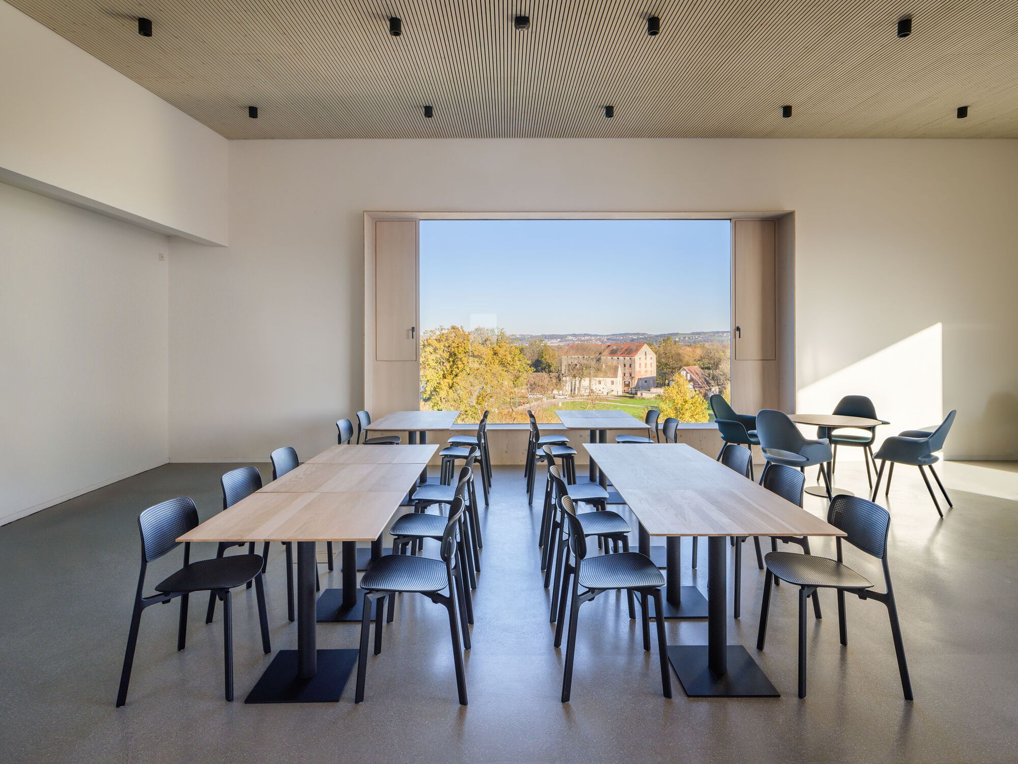 Gallery of BudexHUB Administrative Building / Studio Perspektiv - 17